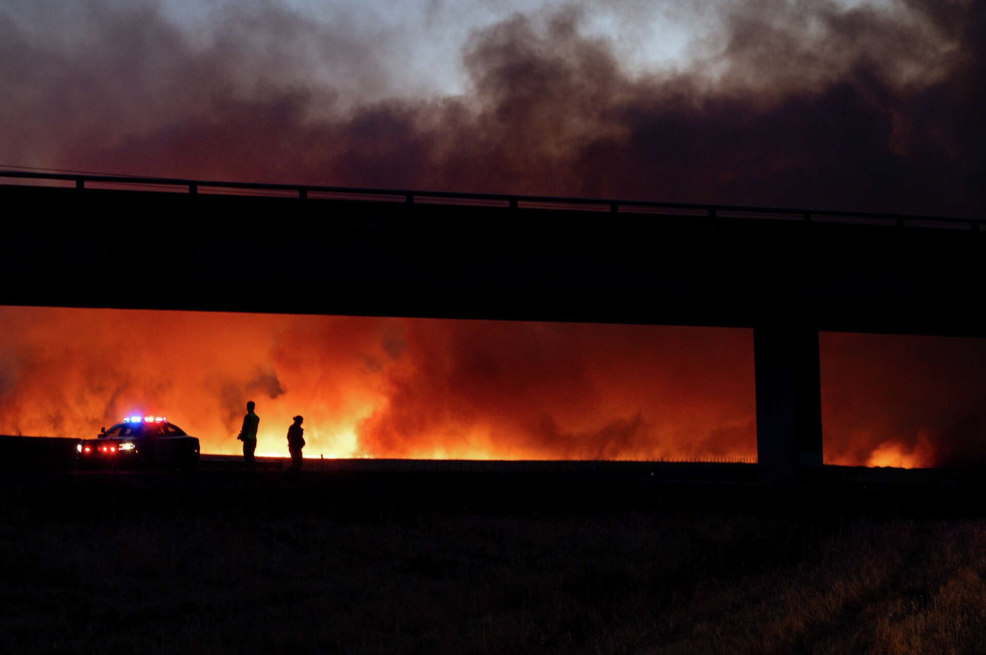 Corral Fire: 11,000 acres burn, I-580 closed, Tracy evacuations