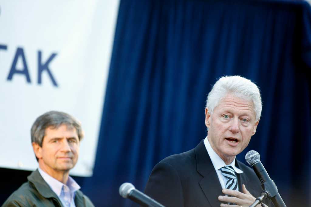 Tickets set for Clinton visit to boost Murphy