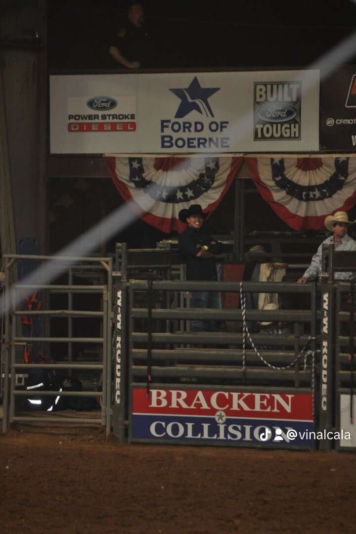 Bull rider Peter De Luna dies in Bandera rodeo accident