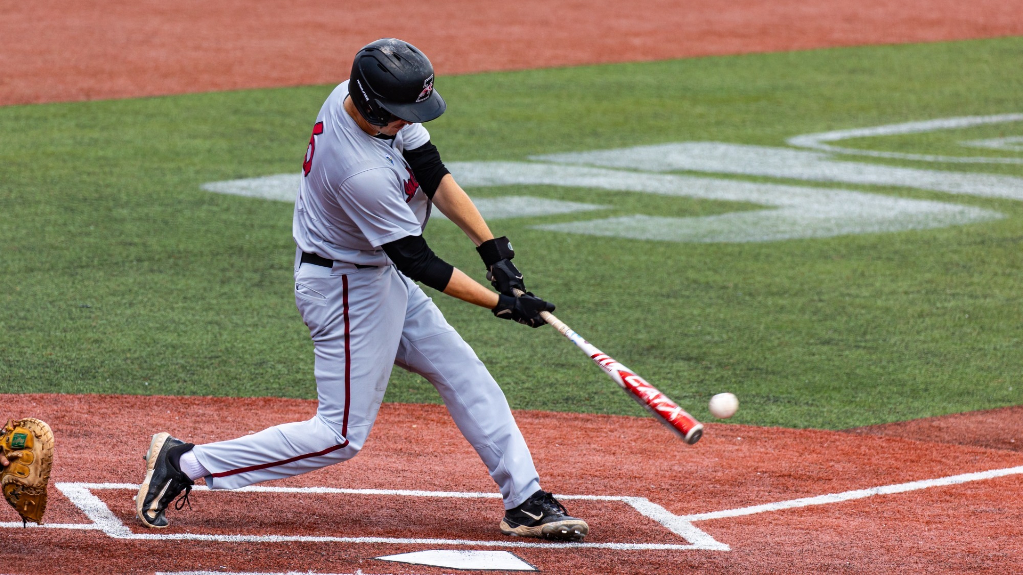 Edwardsville grad Hampton enjoying World Series run