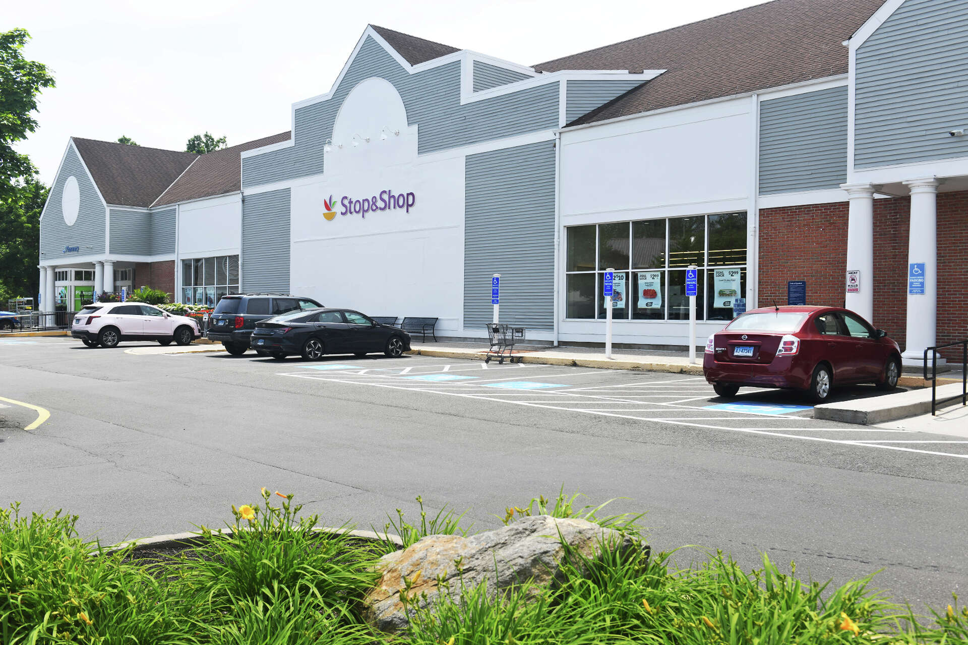 Stop & Shop is hiring in CT, even as it plans to close some stores