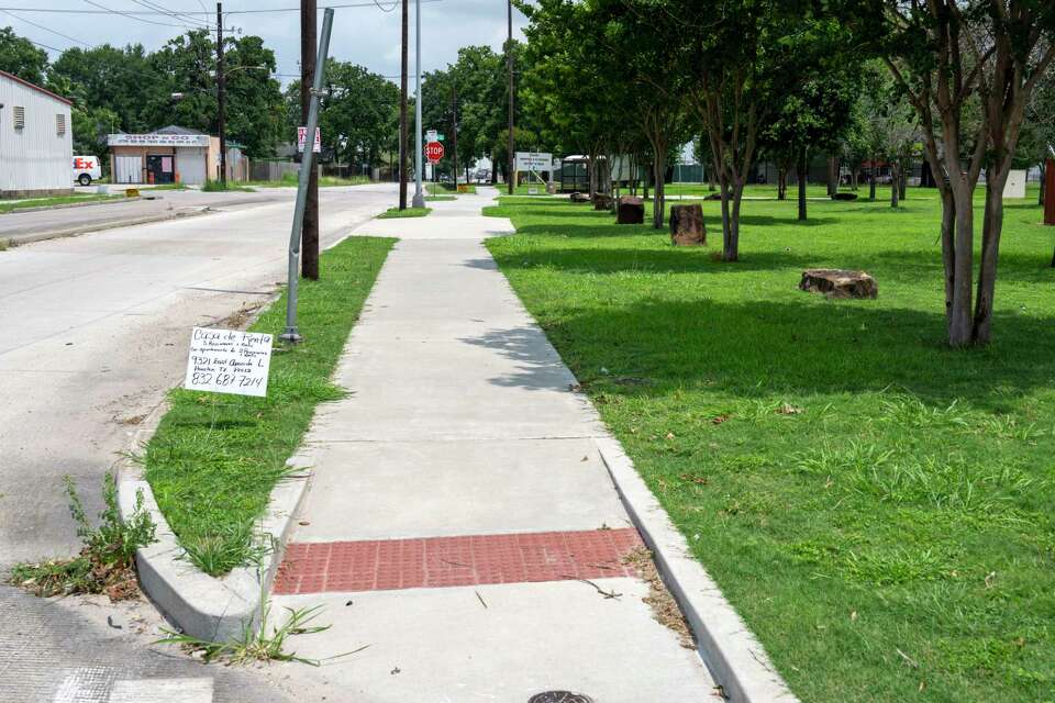 Houston may end sidewalk requirements for new home construction