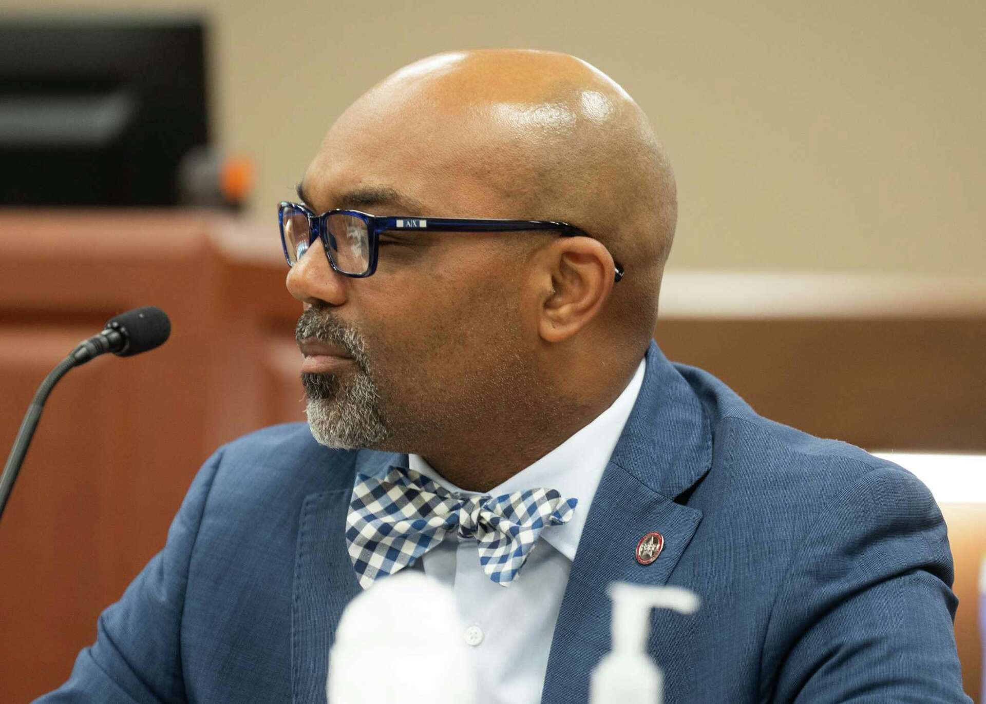 Fort Bend ISD trustees workshopping controversial book ban policy