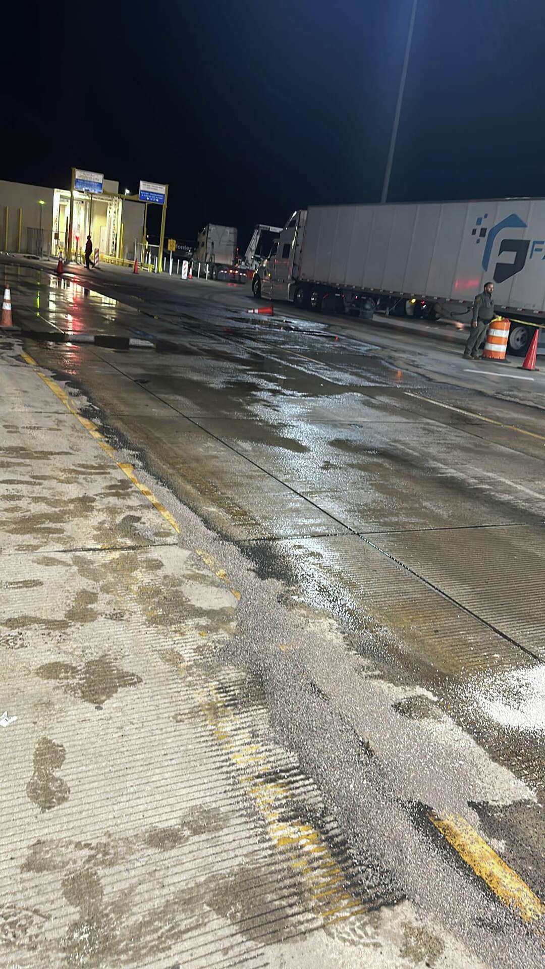 Oil spill closes down USBP checkpoint on I-35; agents 'forced' to work