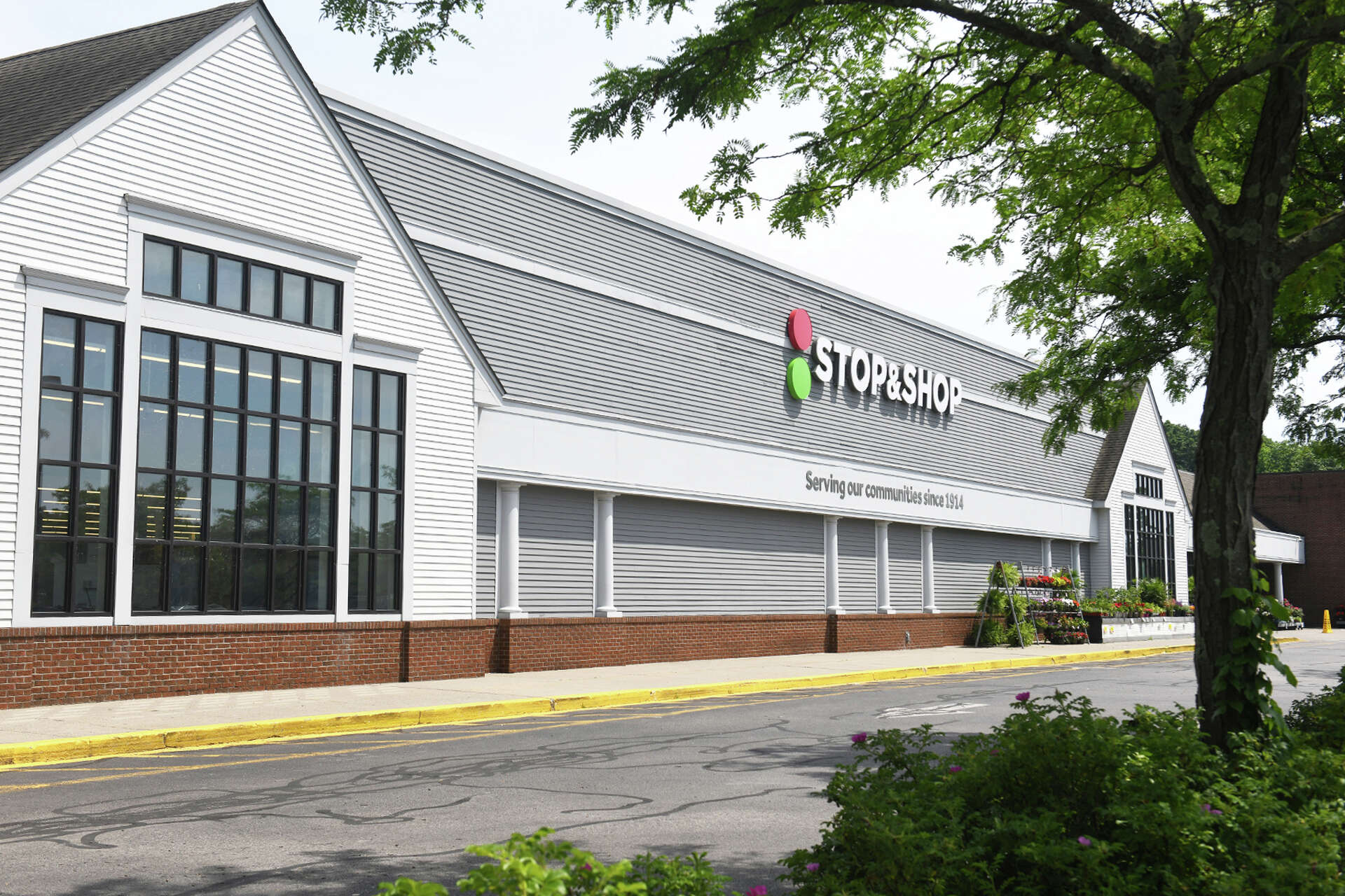 Here's how big grocery stores are curbing Norwalk's growing hunger
