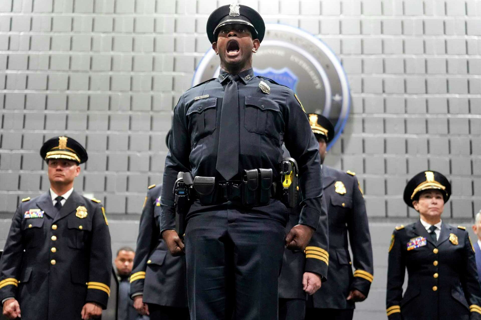 Houston police welcome biggest HPD academy cadet class in years