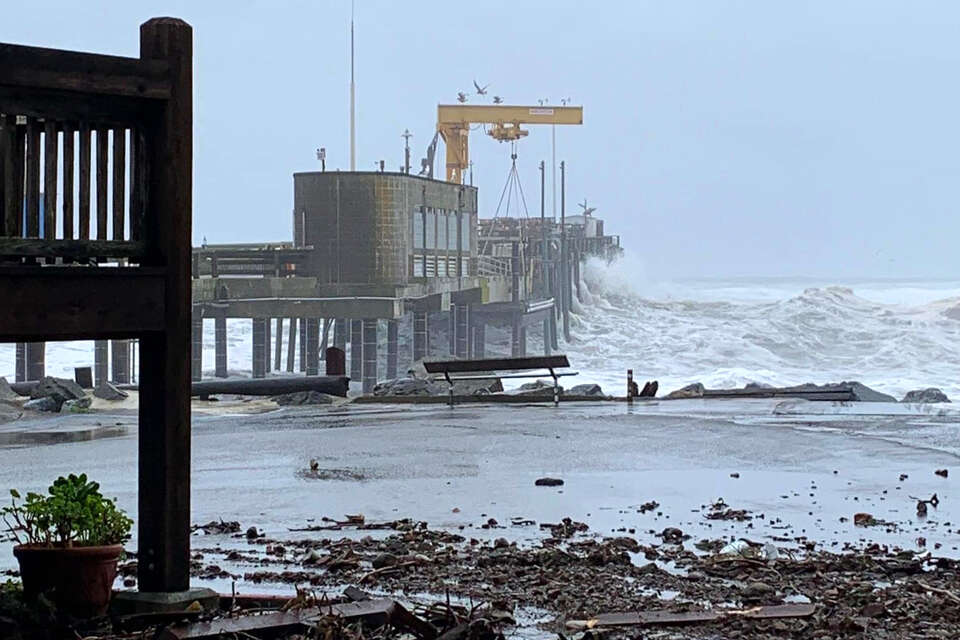 I followed a sign to a California pizzeria at the edge of the world