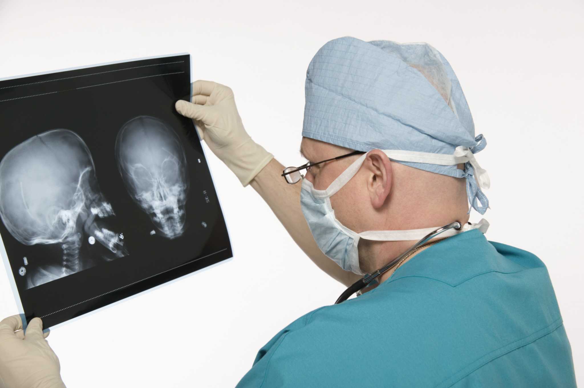 What Types of Classes Do Neurological Surgeons Need to Take?