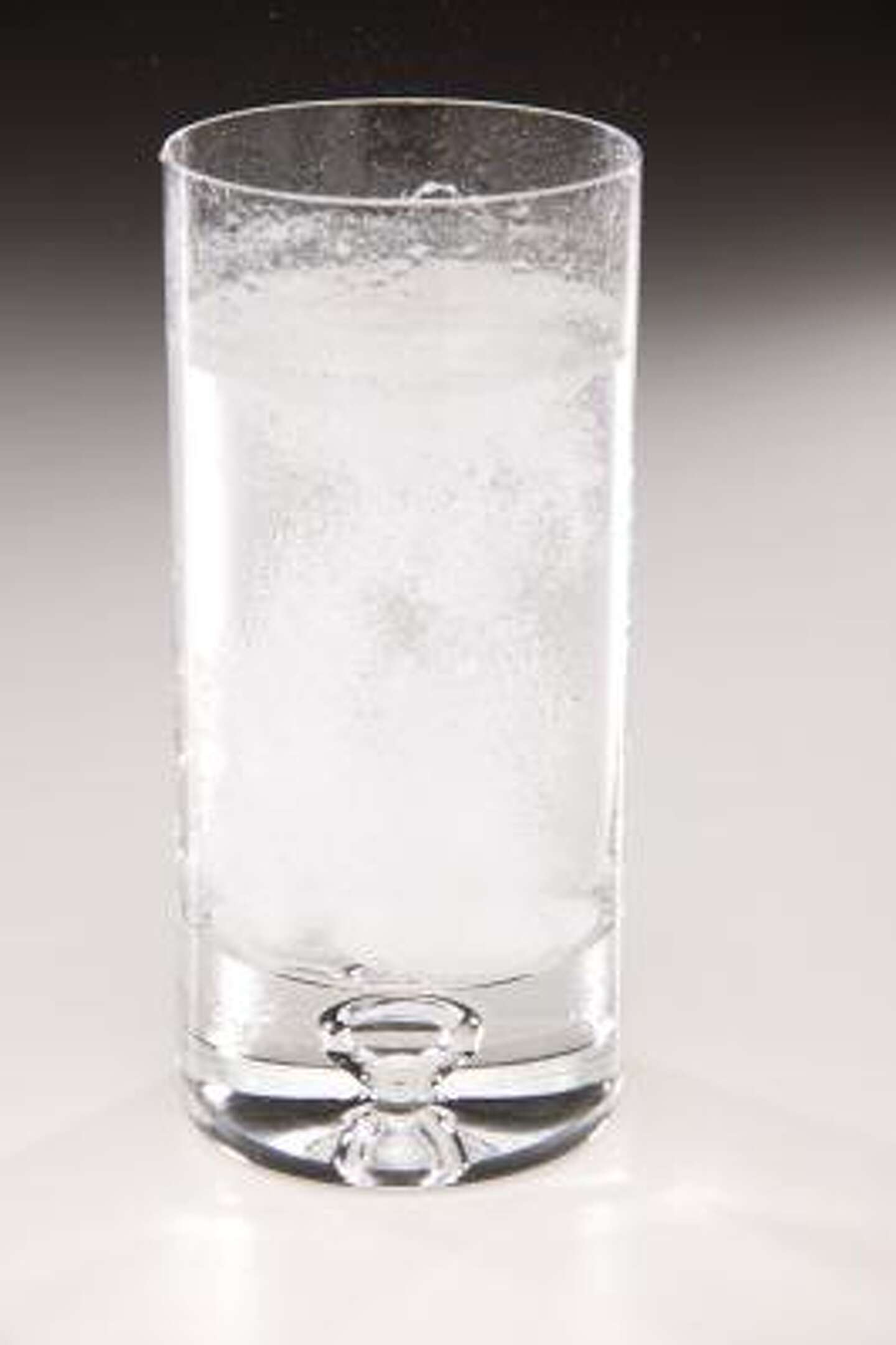 How Does the Particle Model of Matter Explain Dissolving?