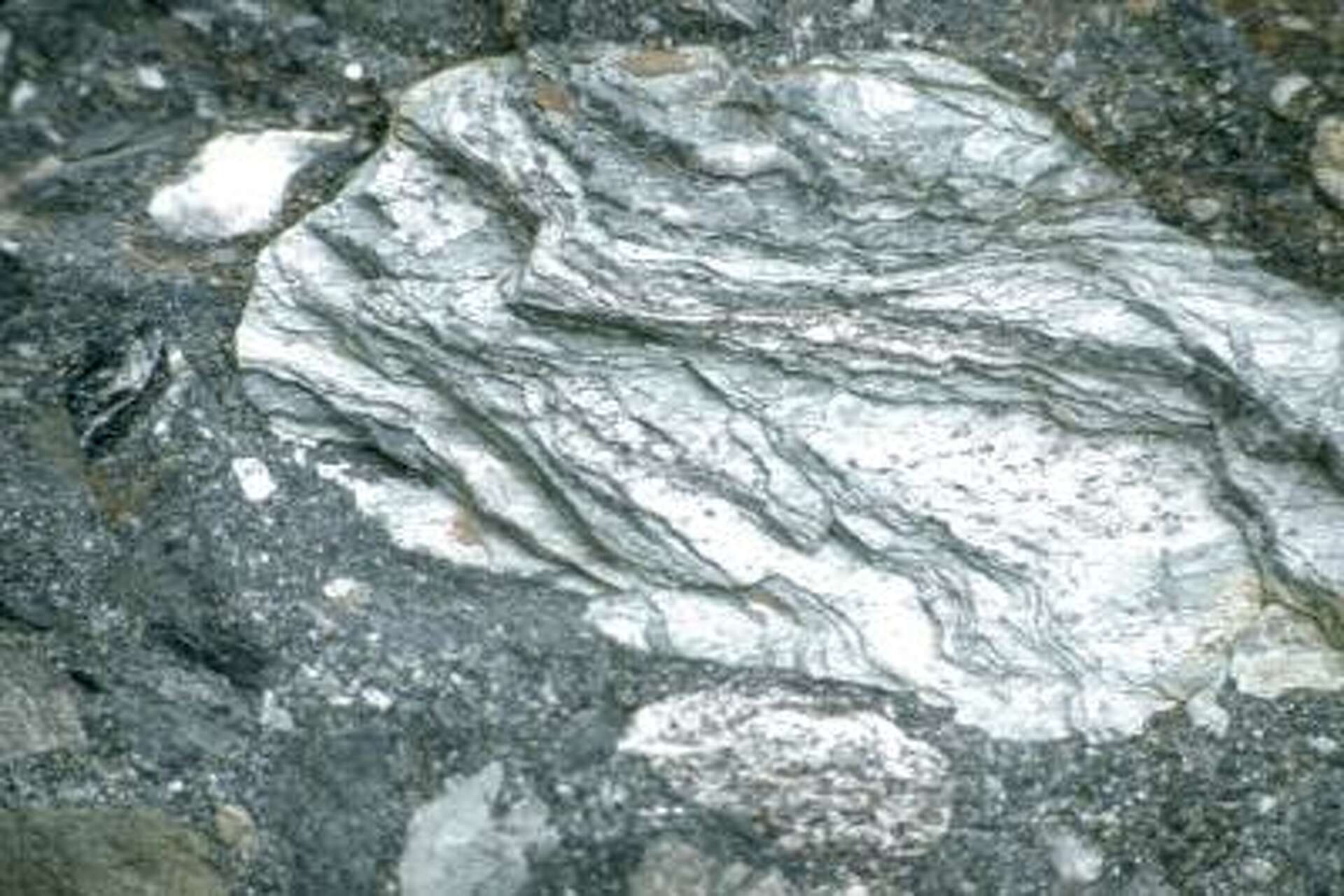 What Does Cleavage Mean in Earth Science?