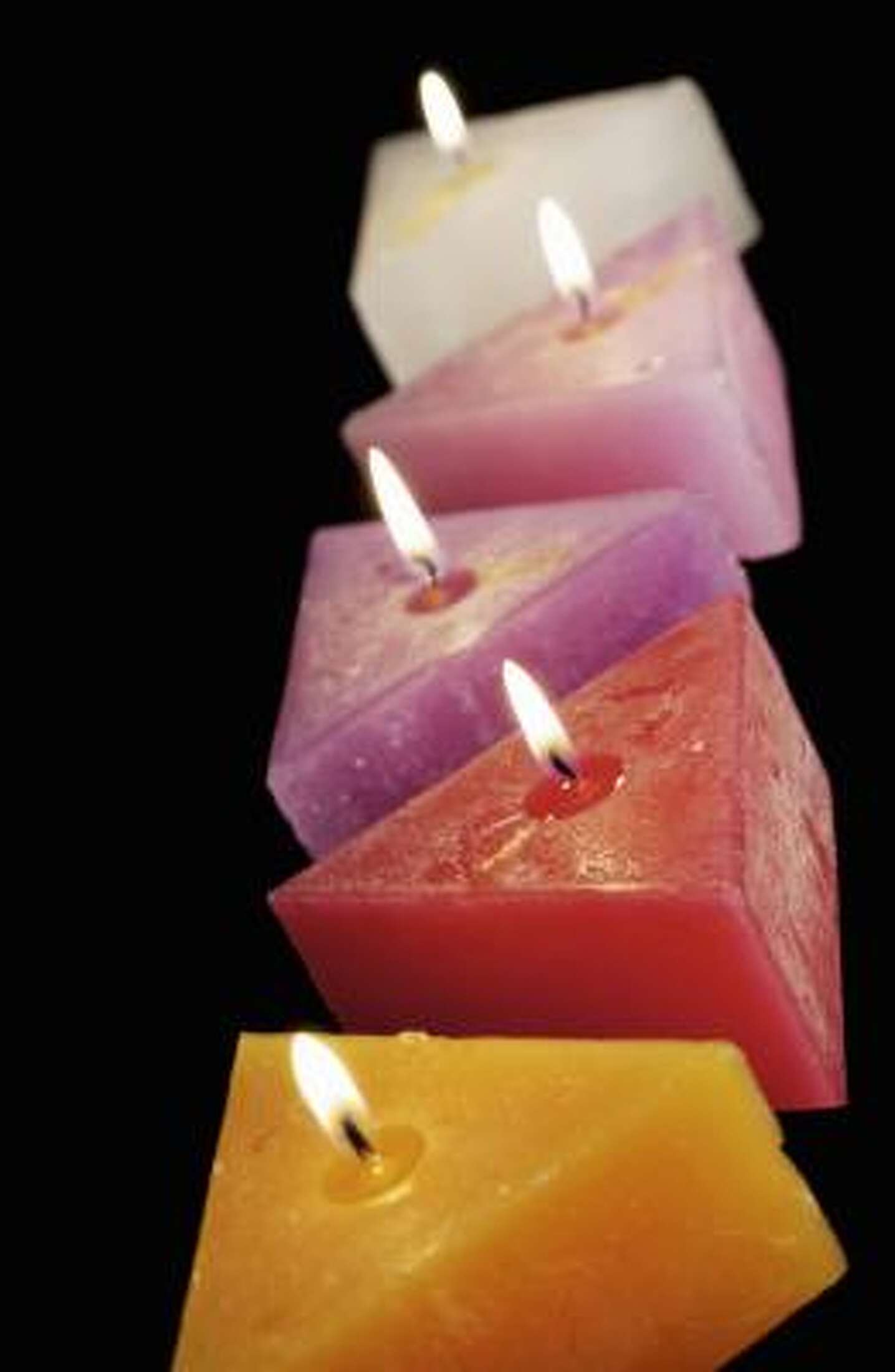 Science Experiments on Which Colors of Candles Burn the Fastest