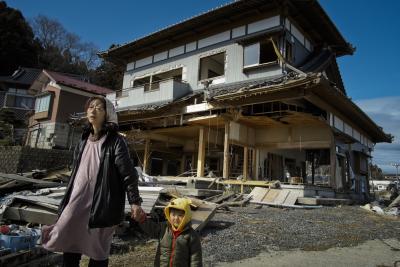 How to Simulate a Tsunami for a Science Project