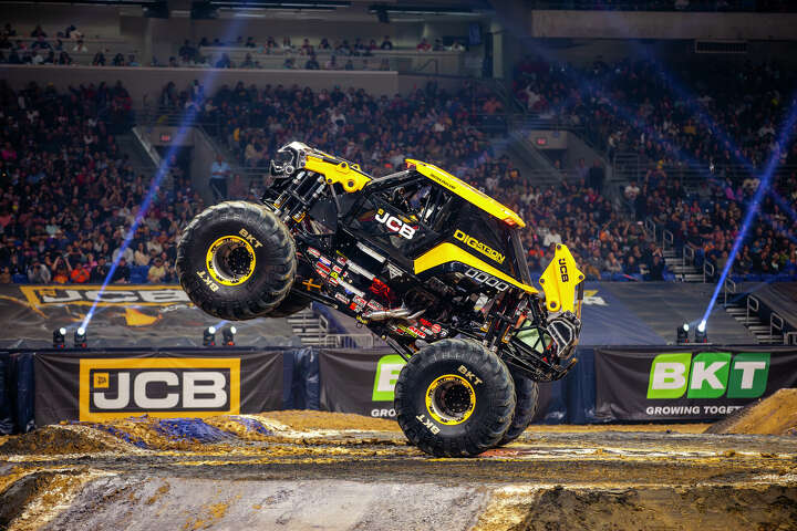 JCB breaks into monster truck market with DIGatron