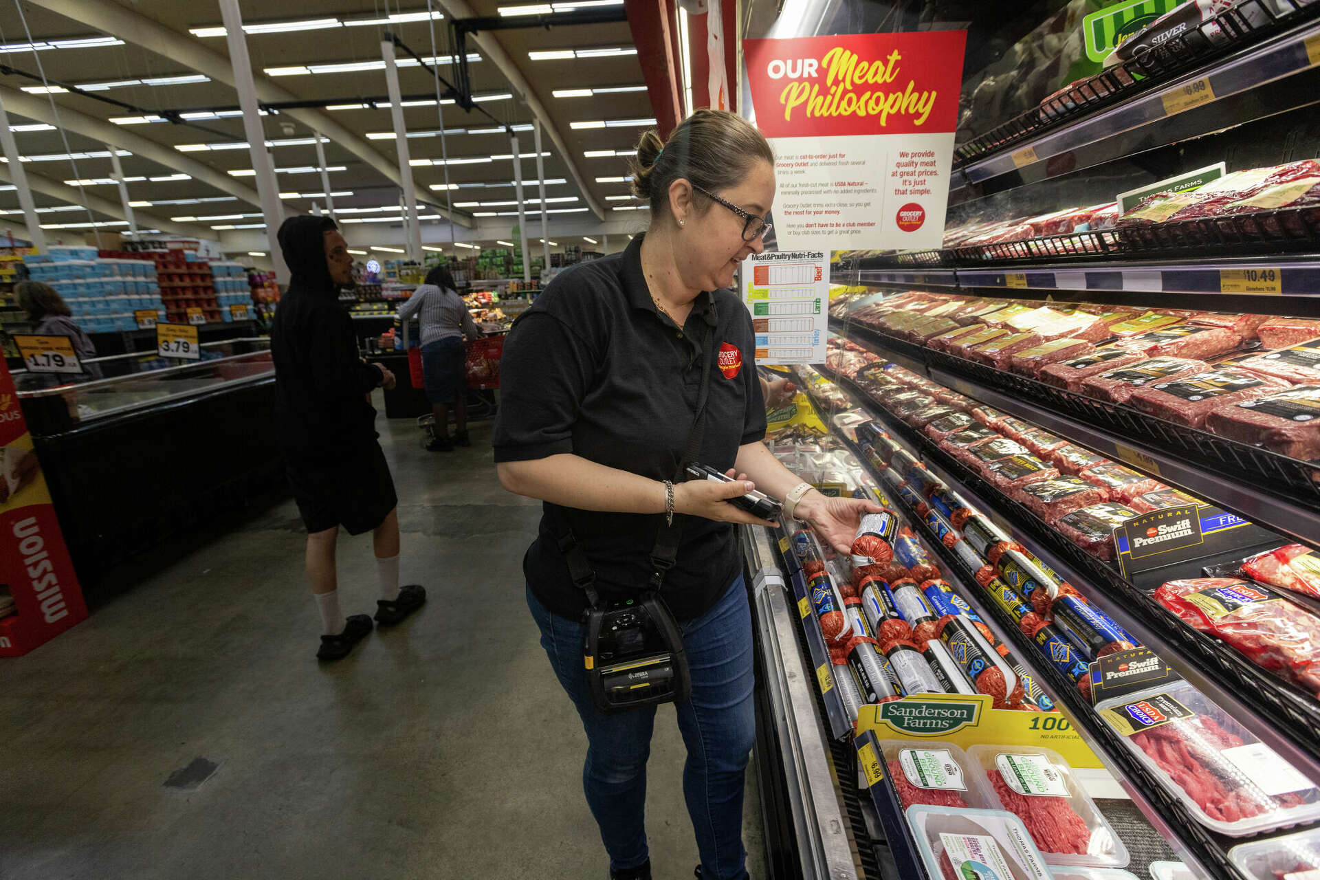 Food is expensive, but not at Calif.'s extreme discount grocery store