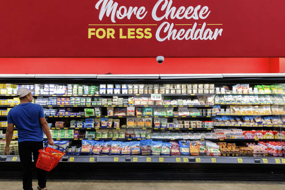 Food is expensive, but not at Calif.'s extreme discount grocery store