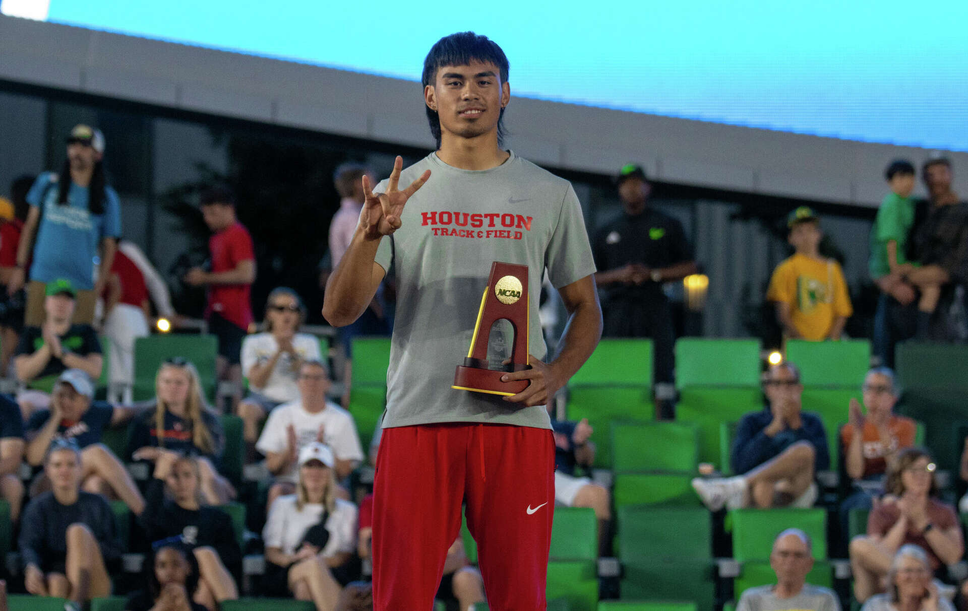UH's Louie Hinchliffe claims NCAA track title in 100 meters