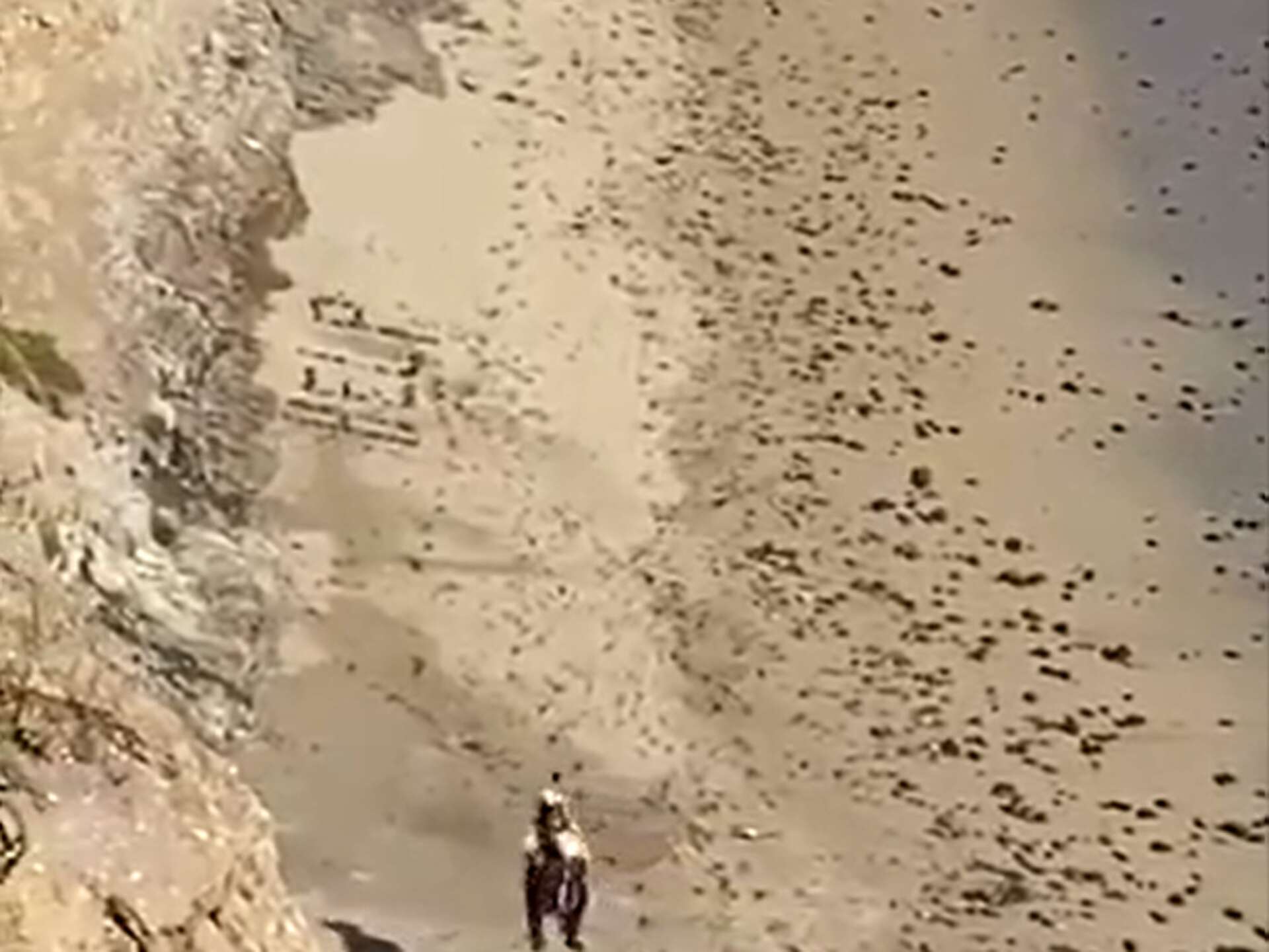 Kite surfer used rocks to call for help at Bay Area beach