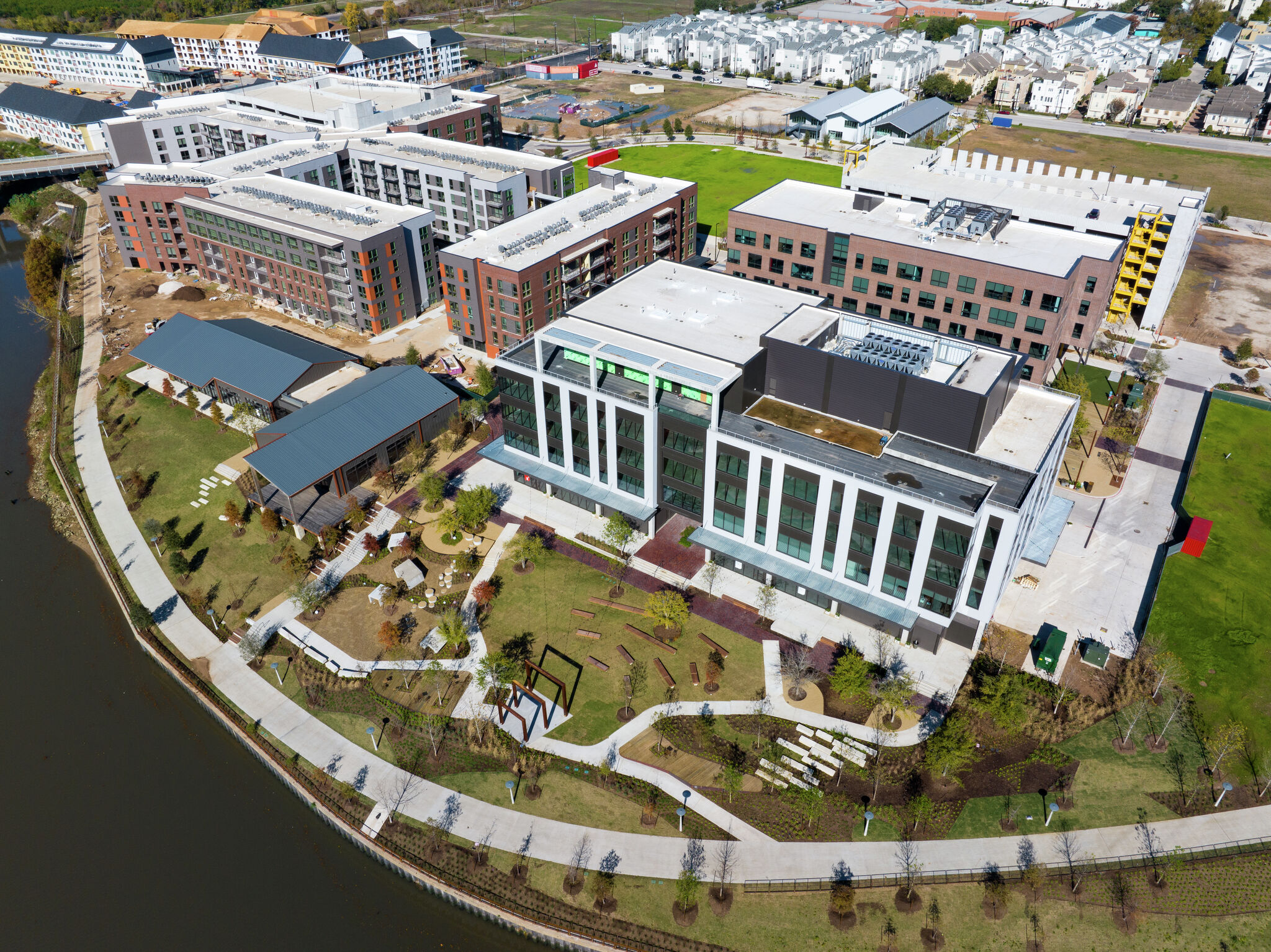 Orion Group Holdings signs headquarters lease at East River