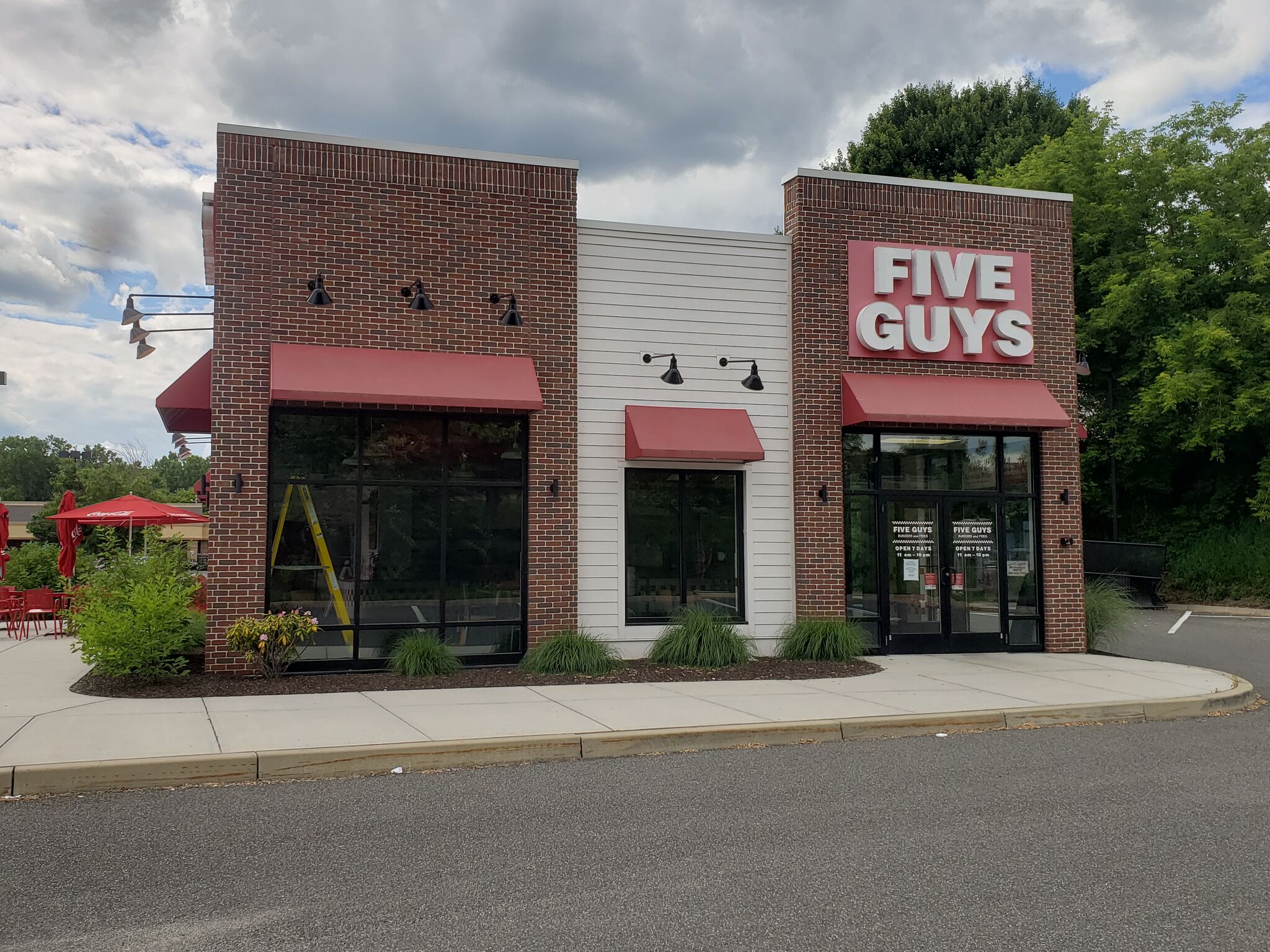 Five Guys closes New Milford location in Danbury Road shopping plaza