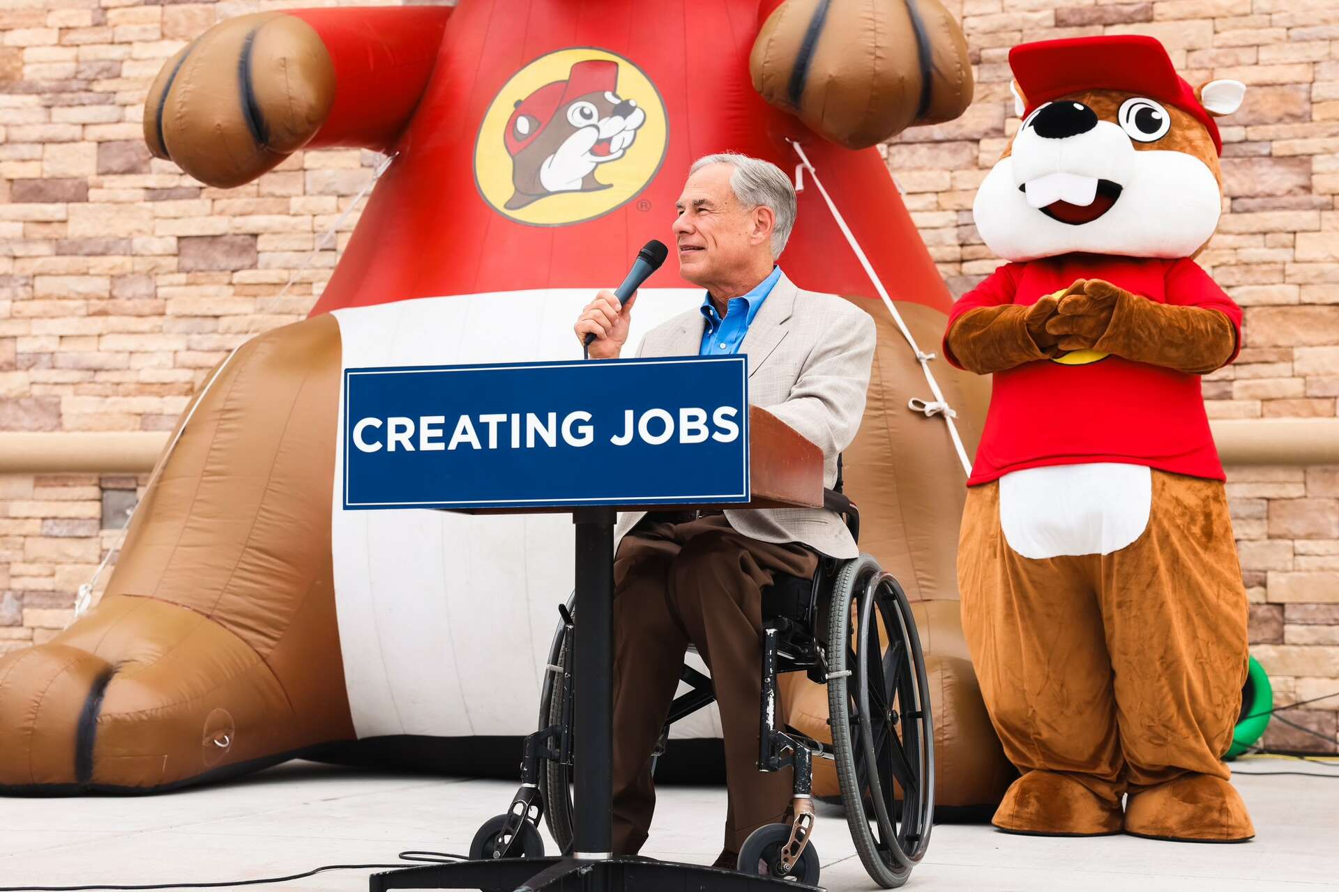 Buc-ee's is so beloved in Texas that governor attends opening