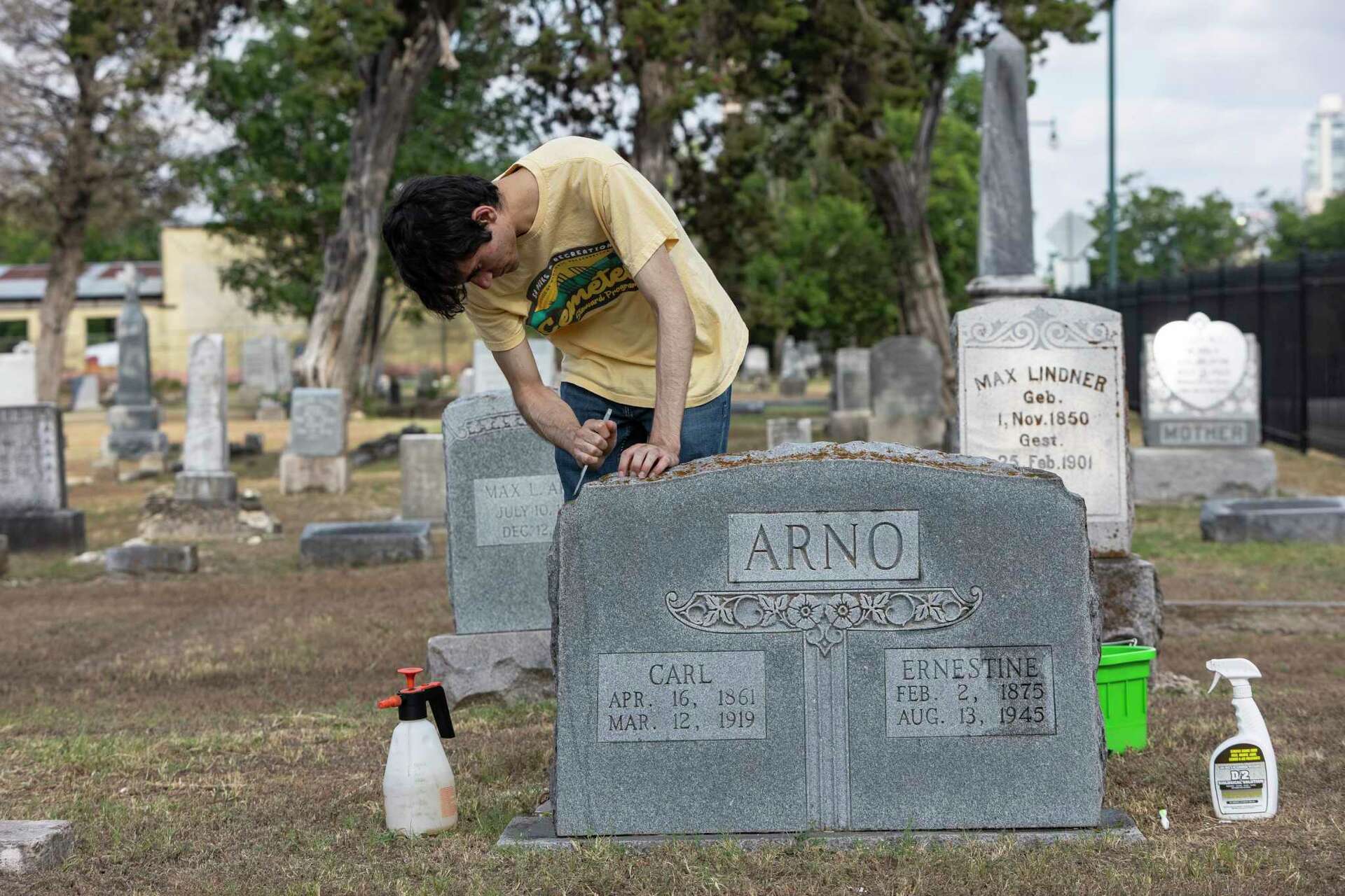 San Antonio volunteers clean, document 100-plus-year-old headstones