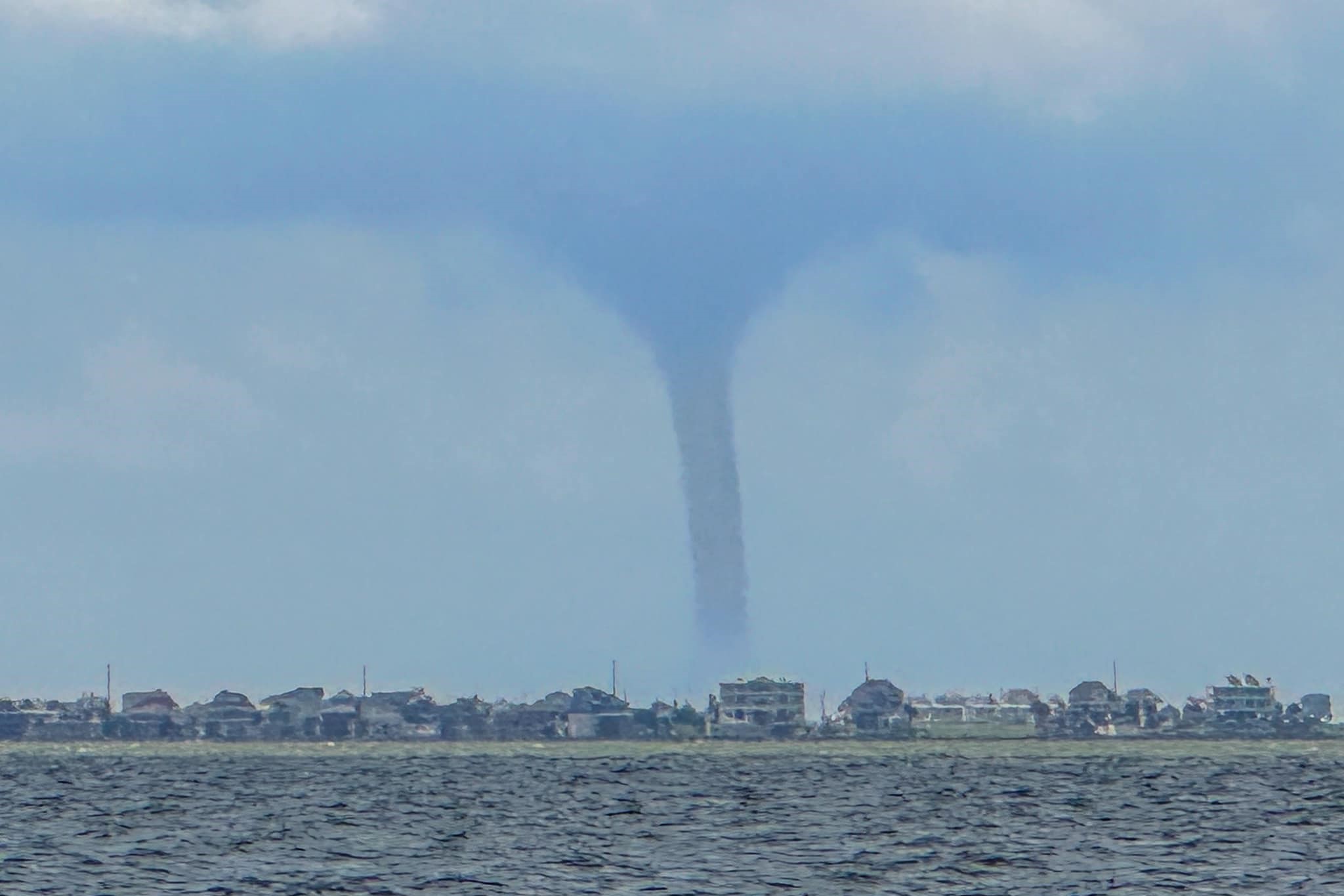 Marine warning issued for gigantic waterspout near Galveston