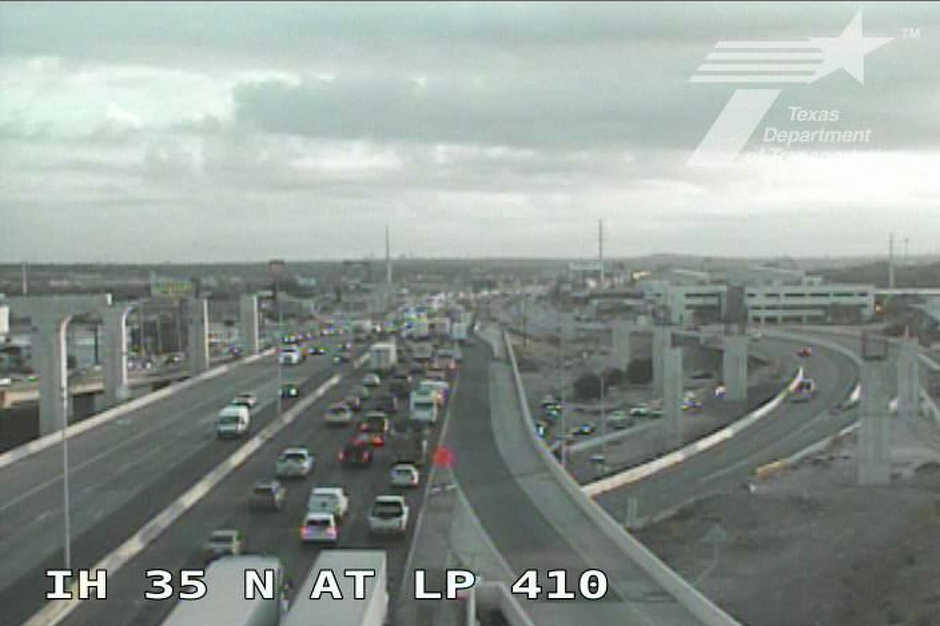 Major Loop 410 crash shuts down exit ramp and lanes