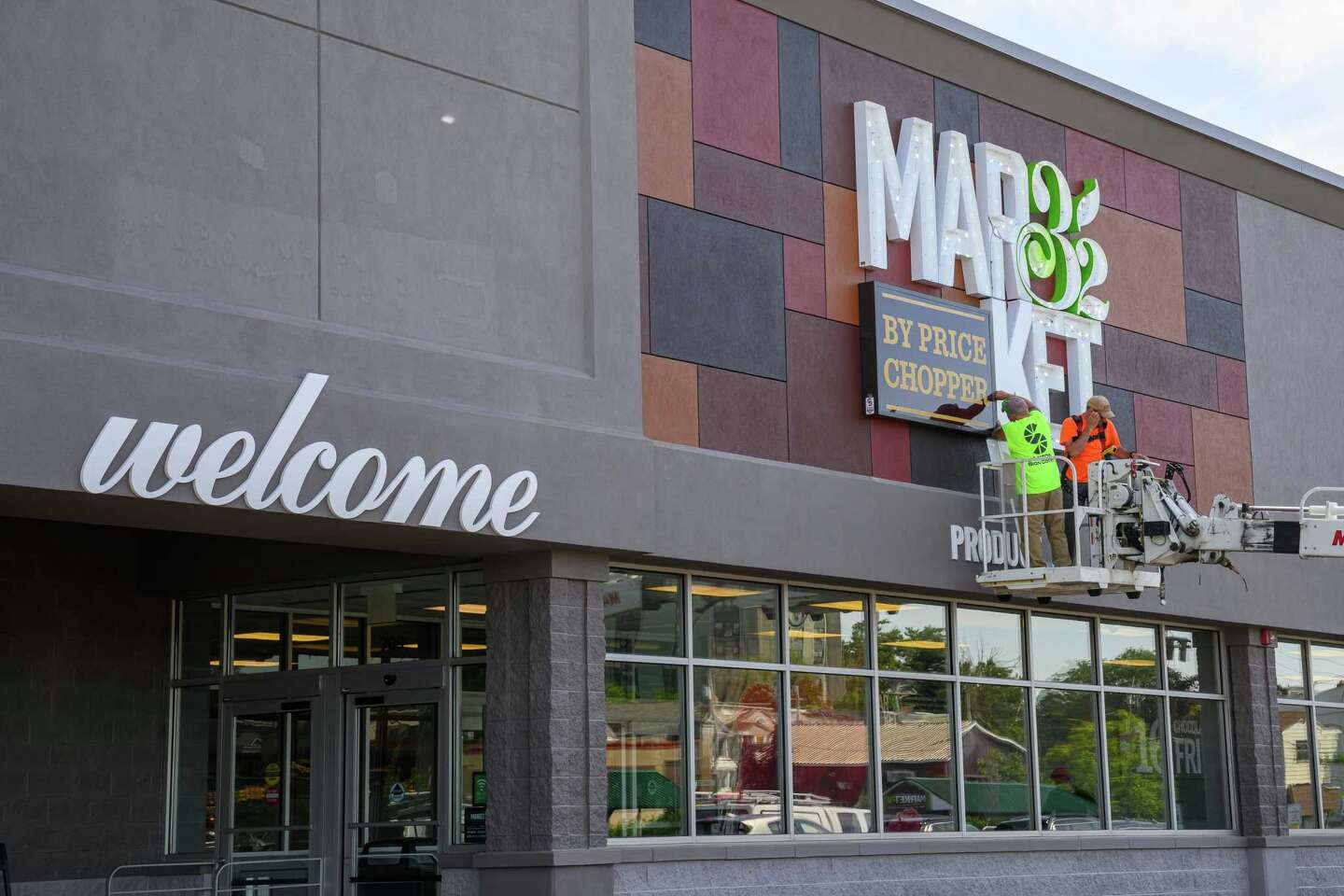 Touring the new Market 32 by Price Chopper stores in the region