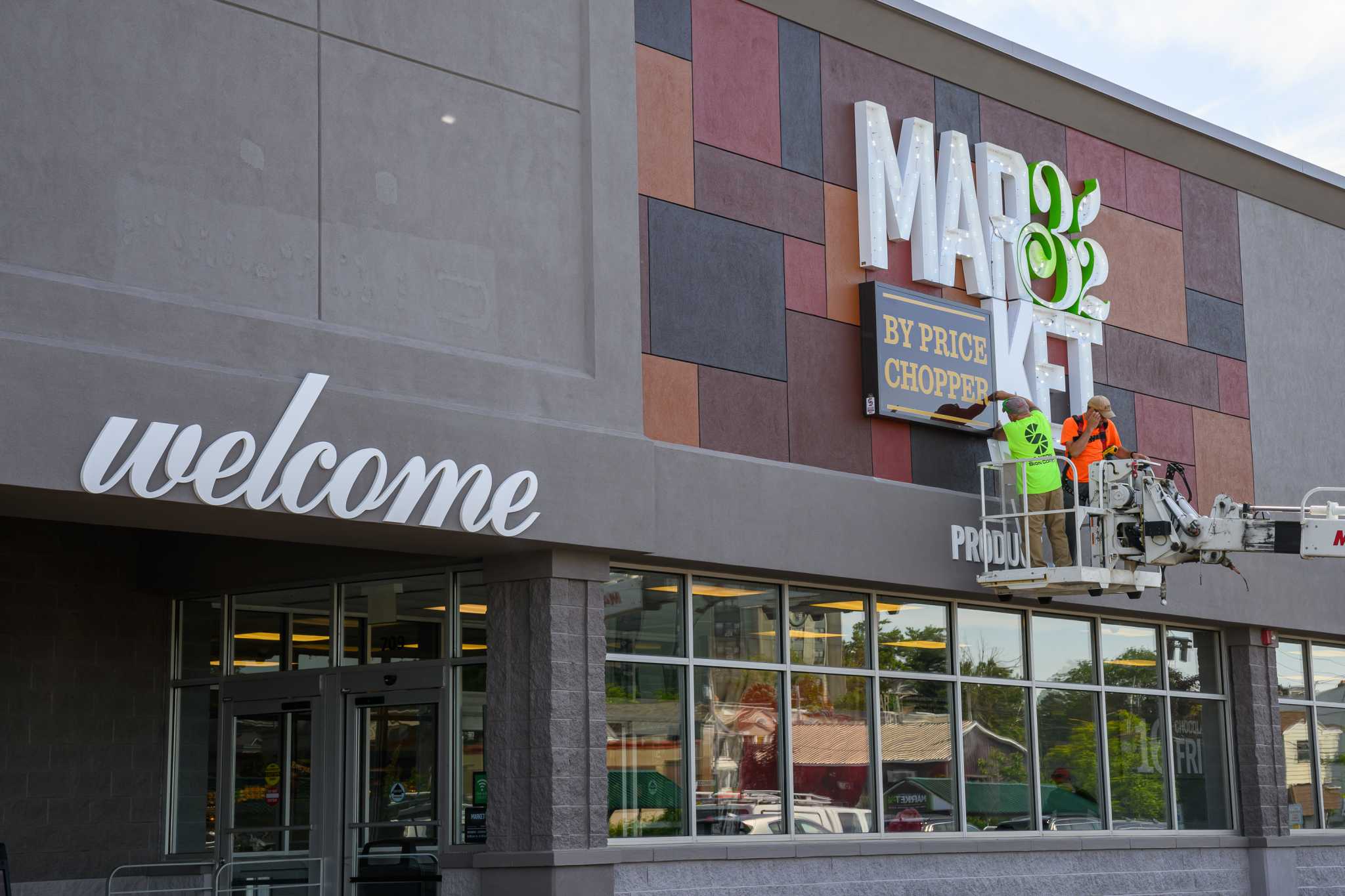 Touring the new Market 32 by Price Chopper stores in the region