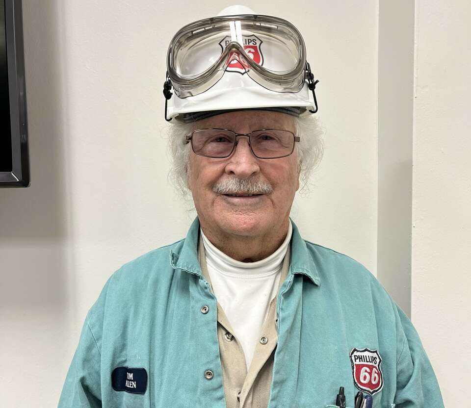 Wood River Refinery pipefitter celebrates 50 years of service