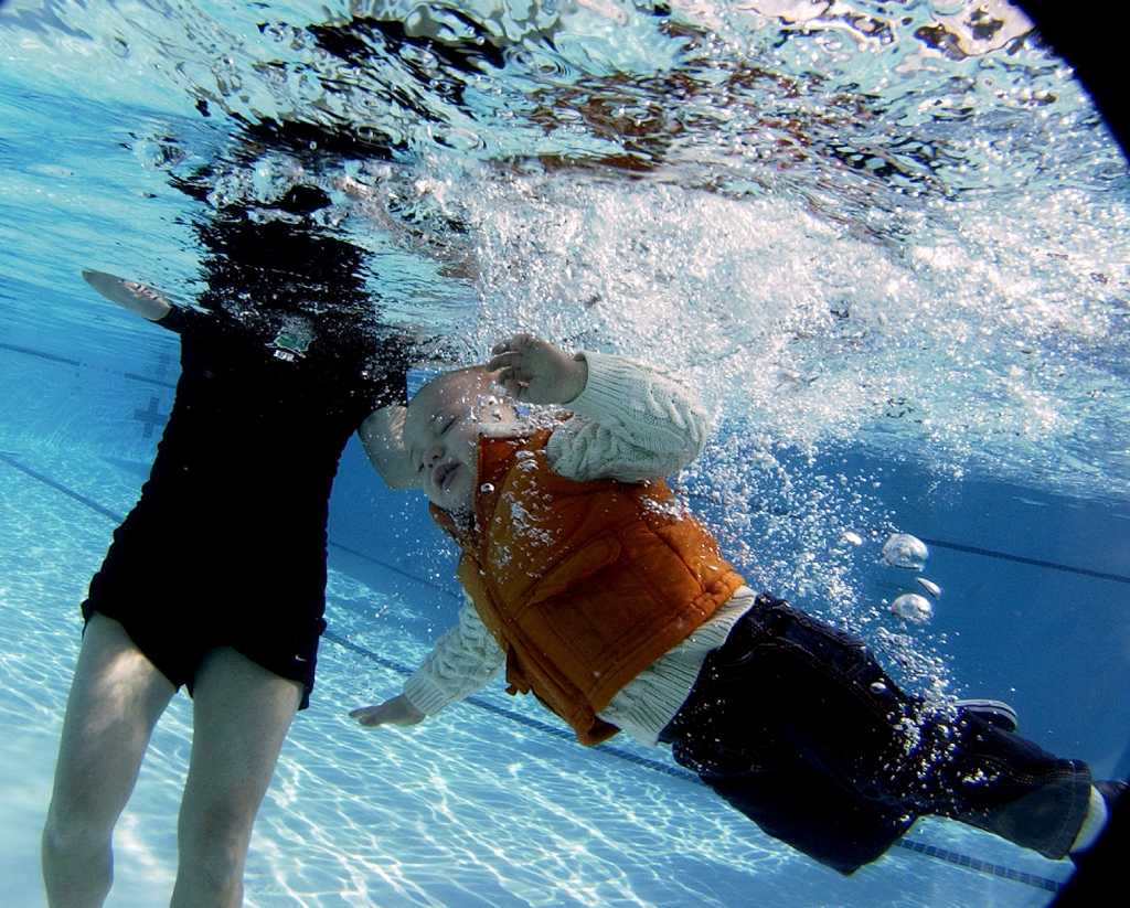 Infants make a splash to save their own lives