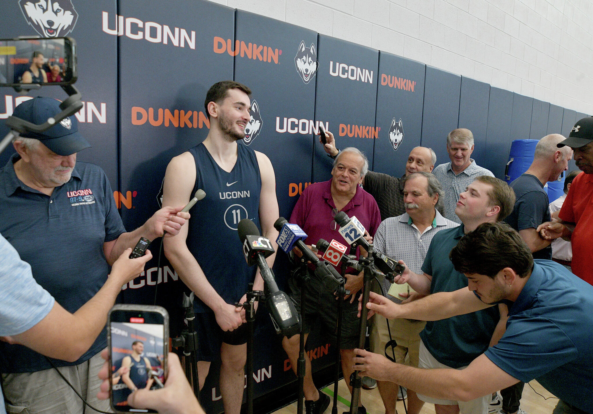 Dan Hurley turned to Alex Karaban before making UConn-Lakers decision