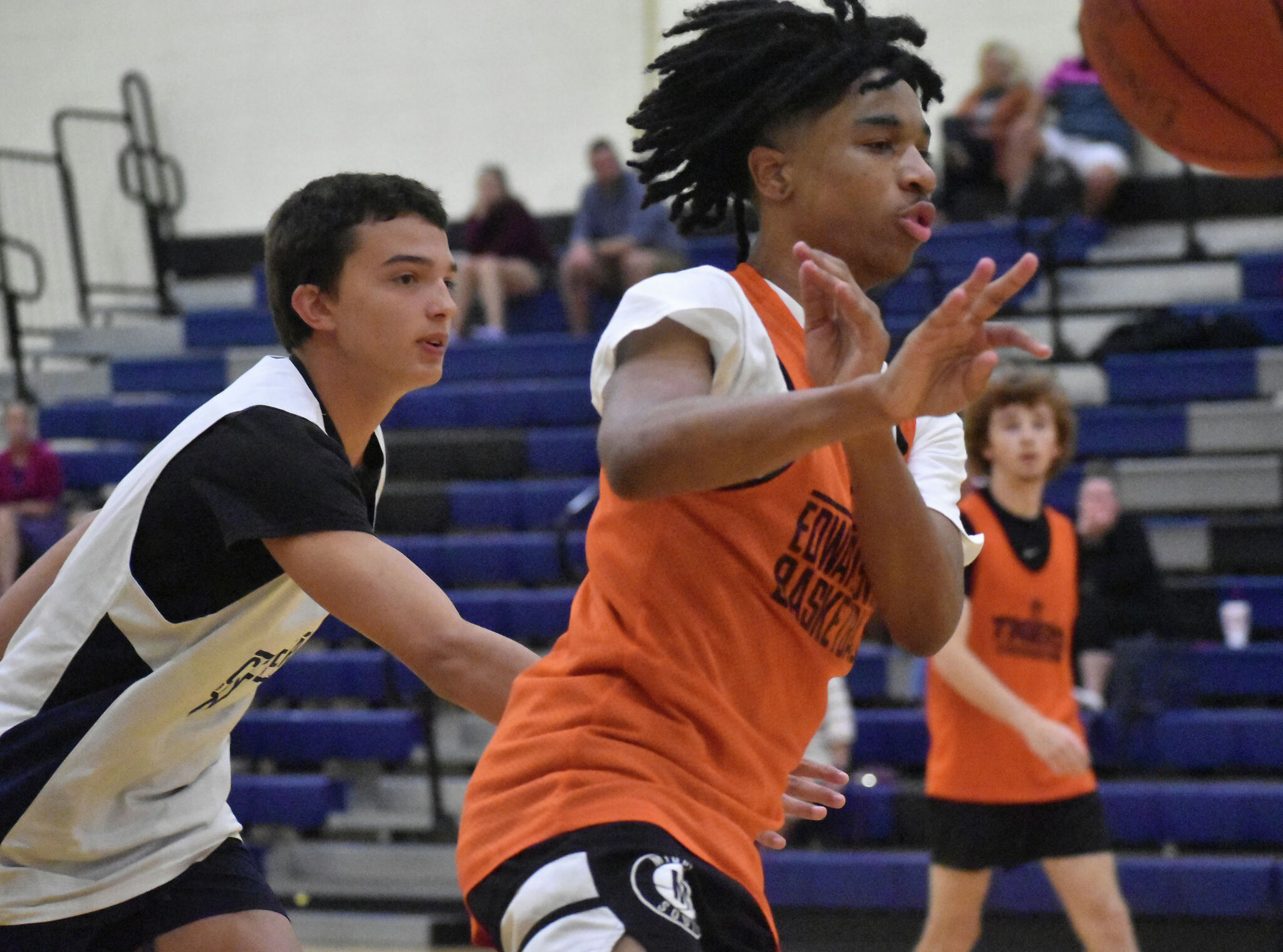 Edwardsville basketball putting in the summer work