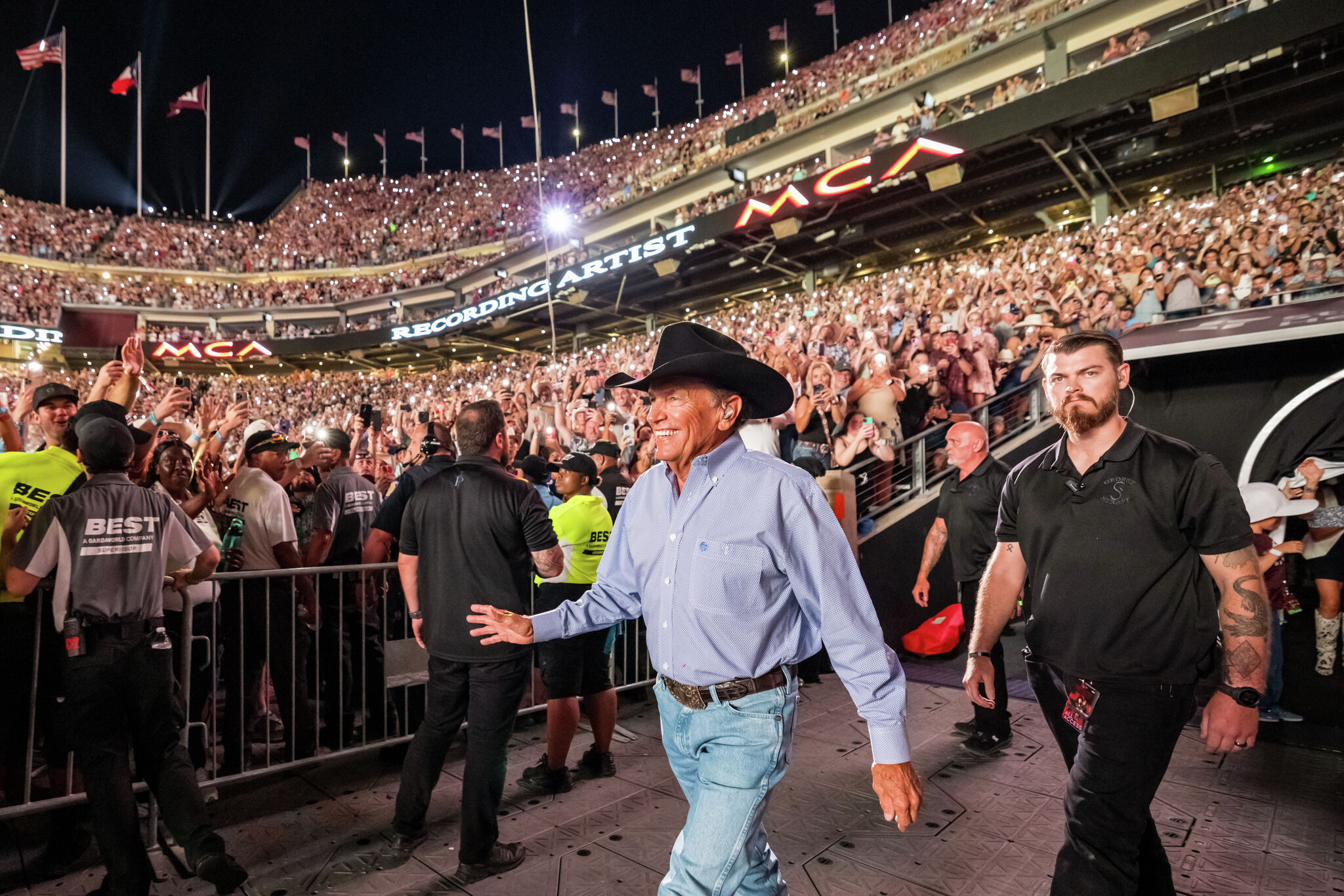 Aggies help King George set record Strait at Kyle Field concert