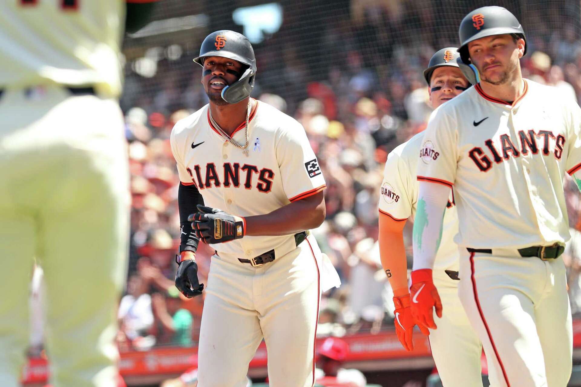 Giants bust out for 9-run inning, beat Angels 13-6 to avoid sweep