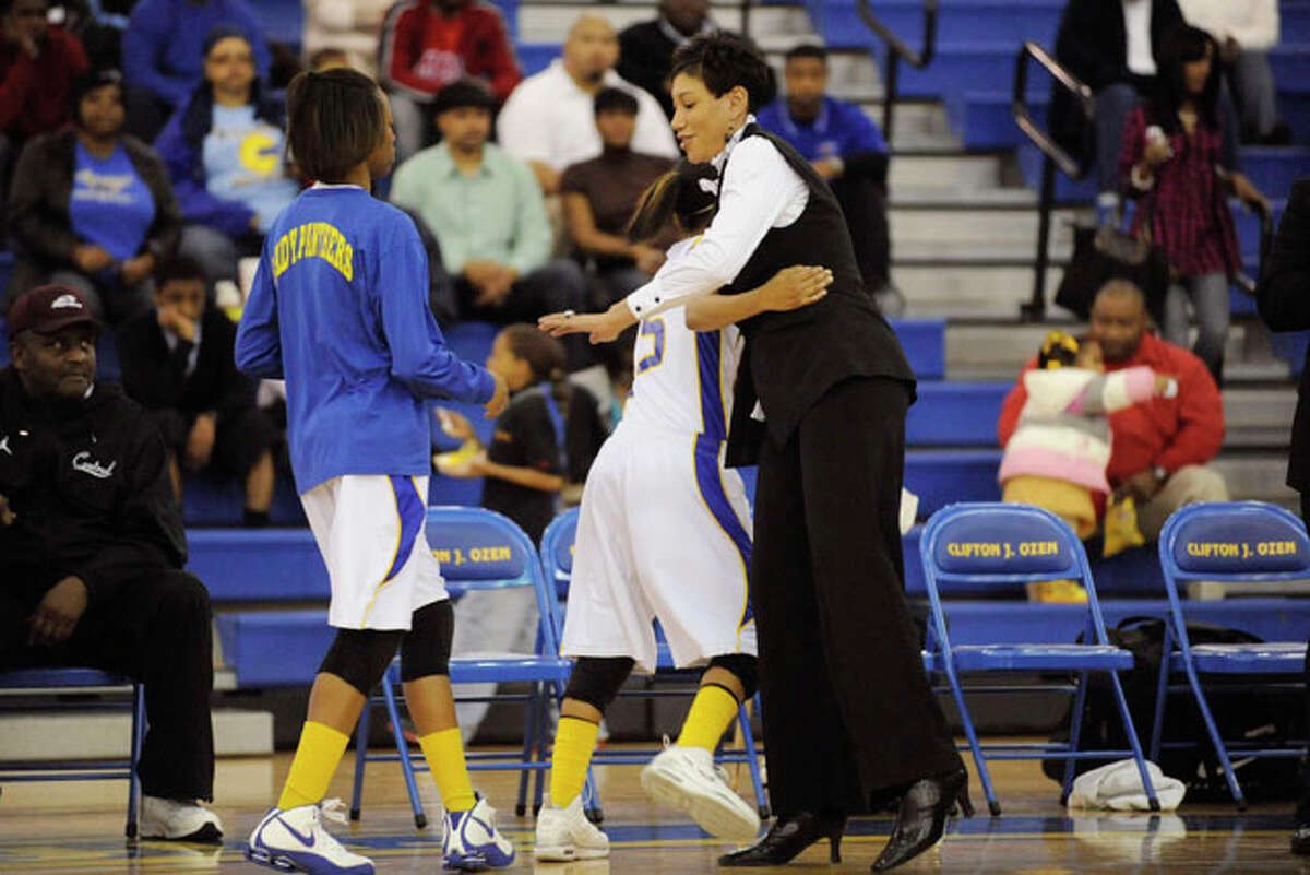 Central Girls Beat Ozen