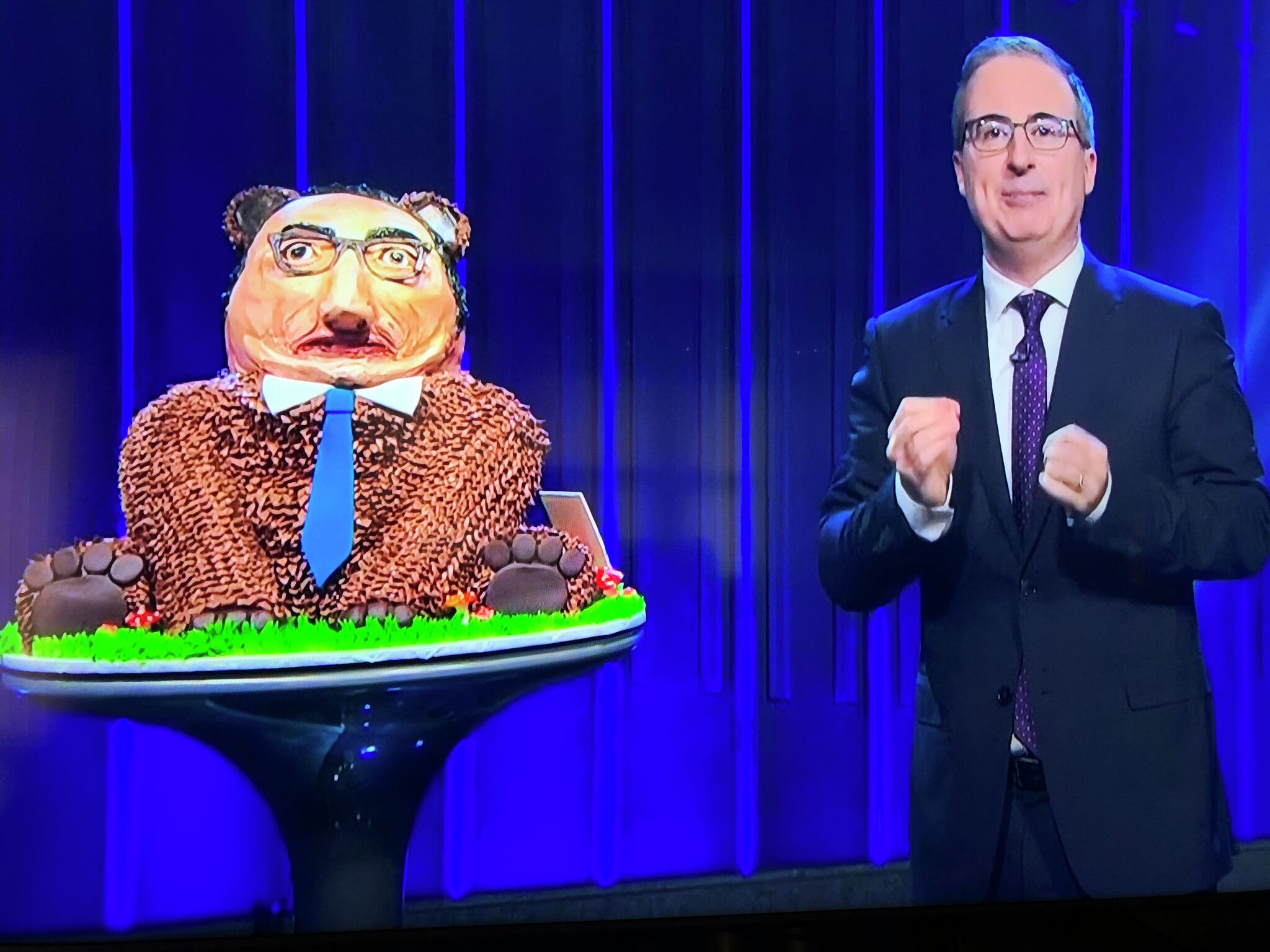 John Oliver eats giant Deising’s cake to cap cake-bear challenge