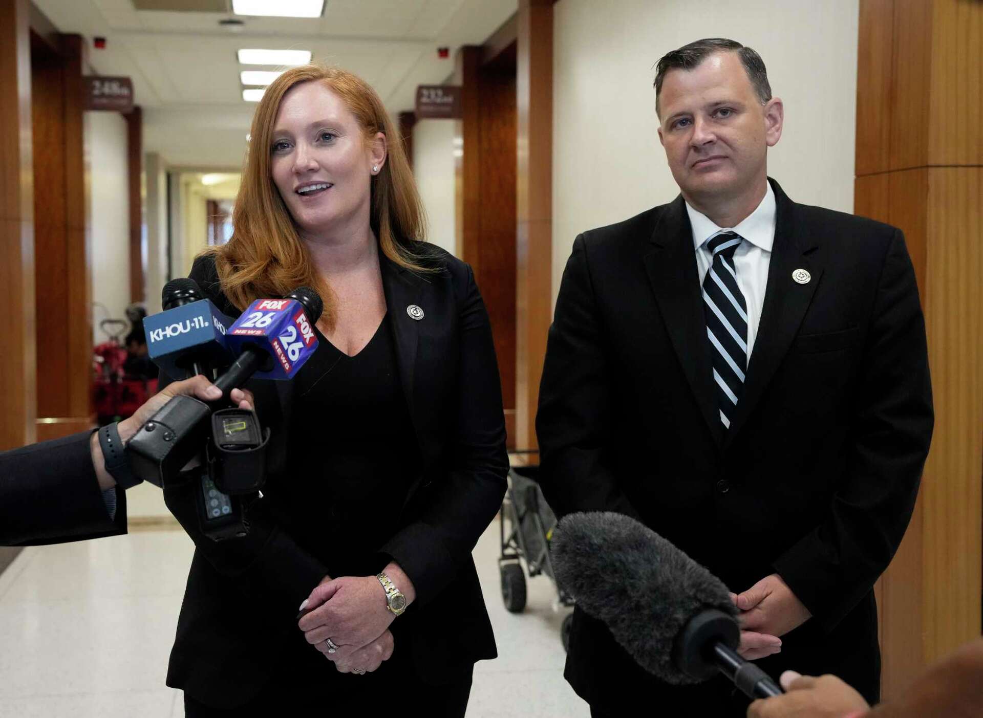 Houston jail escapee caught hiding behind couch during manhunt