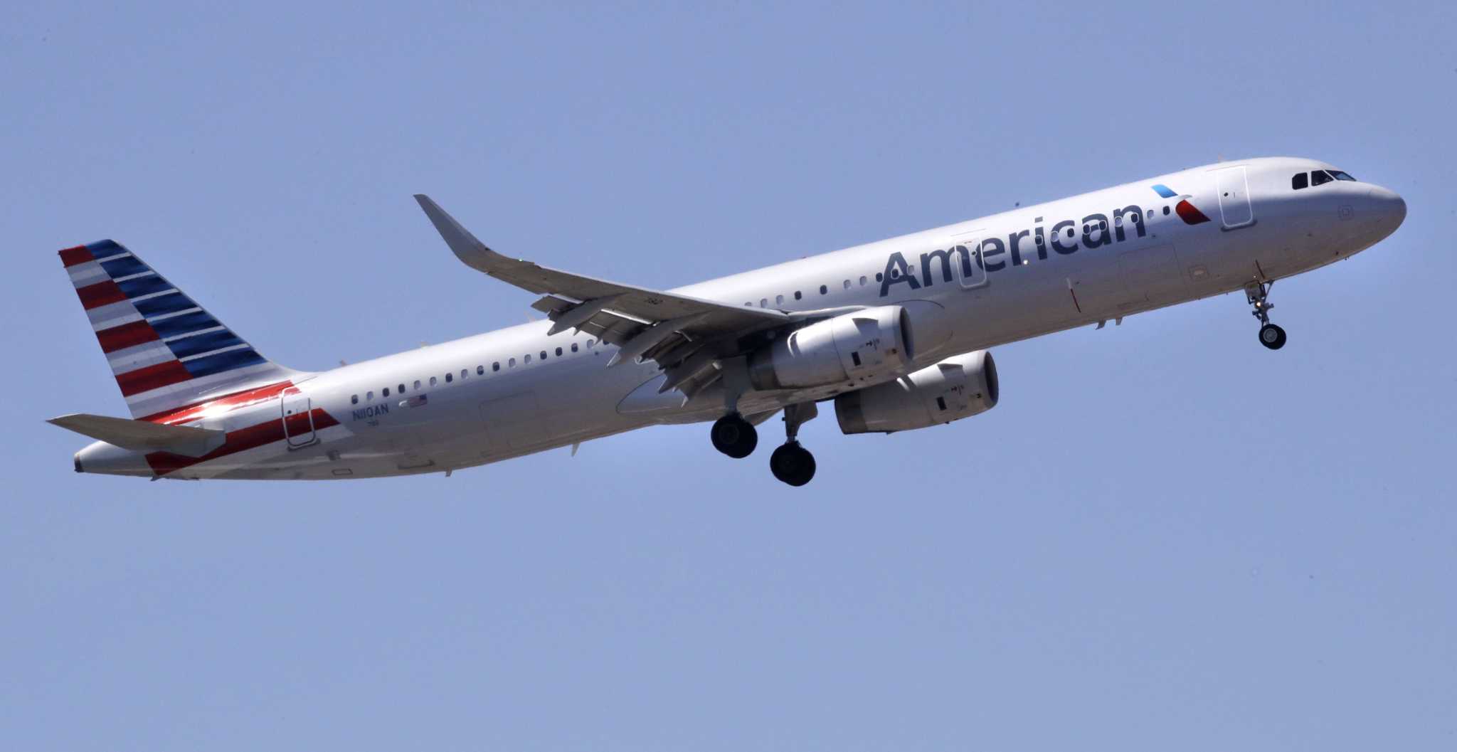 American Airlines flight lands in S.F. with engine cover damage