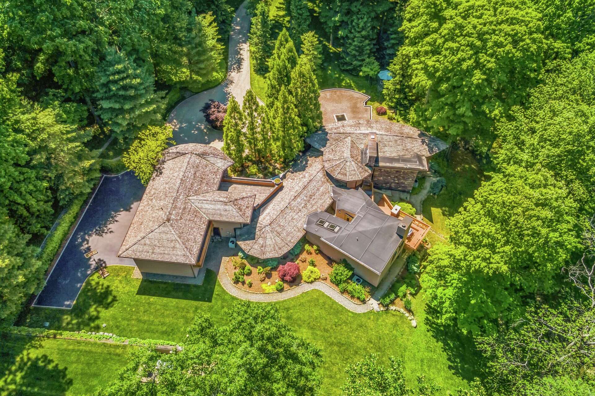 CT house designed by Frank Lloyd Wright apprentice listed for $4M