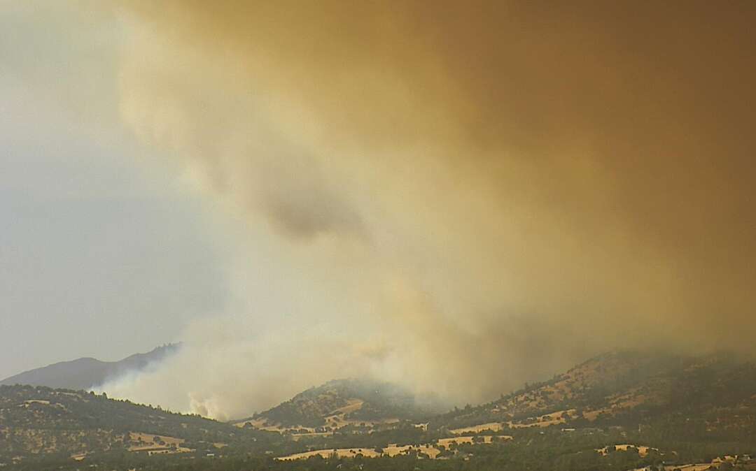 Aero Fire forces evacuations, closes highway to Yosemite