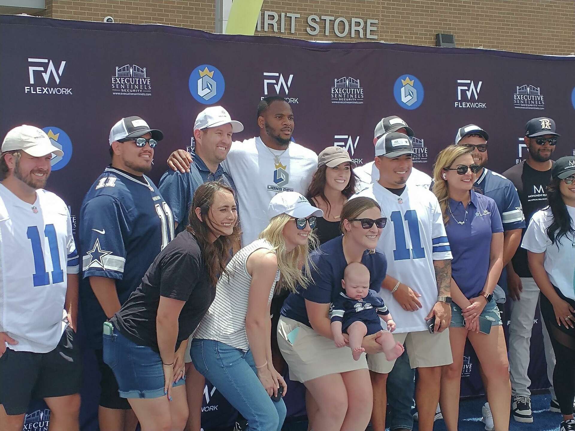 Cowboys star Parsons holds Midland camp with 600 kids