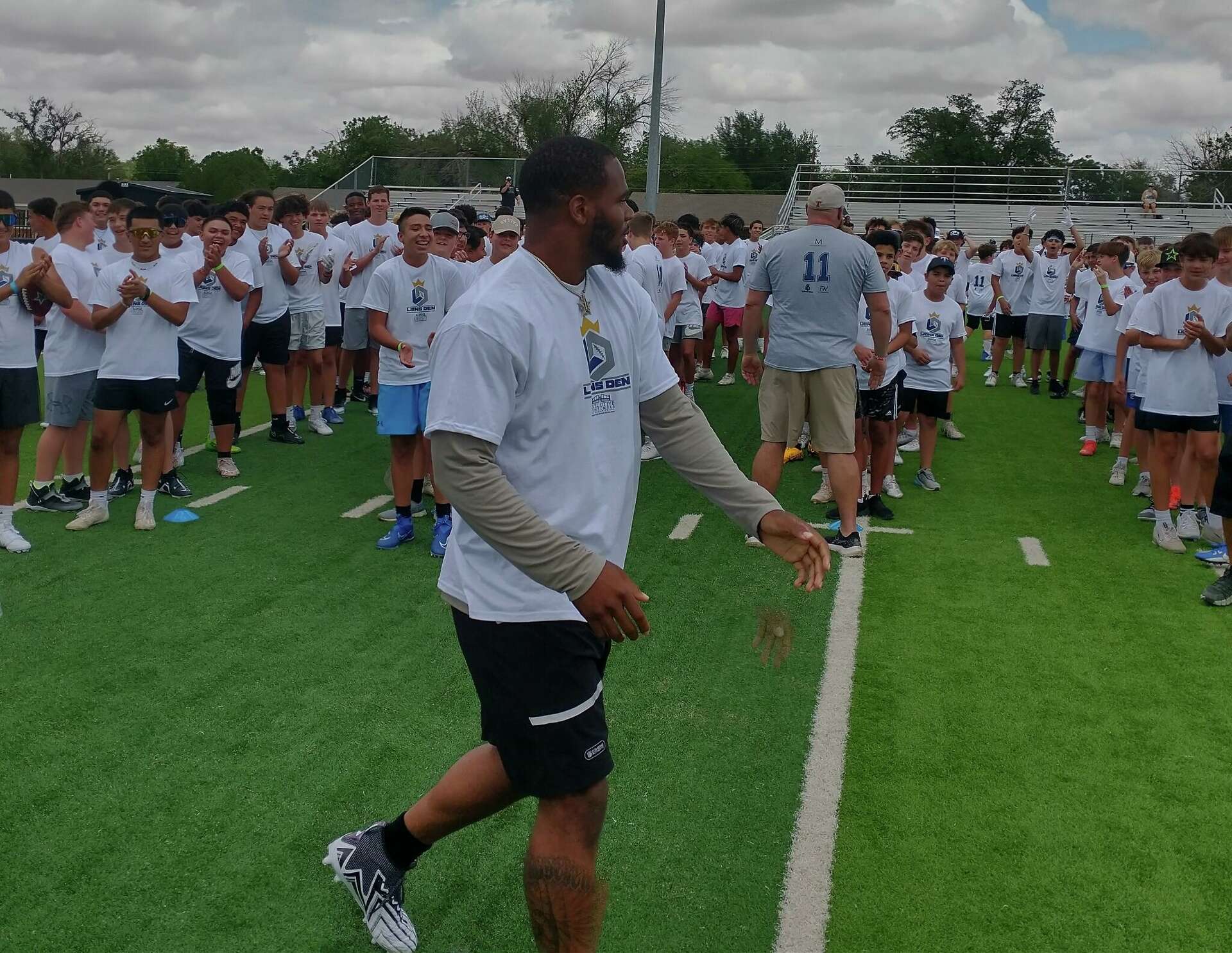 Cowboys star Parsons holds Midland camp with 600 kids