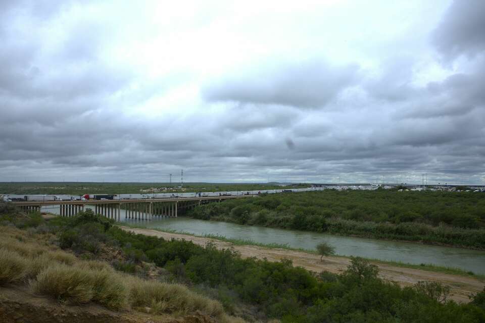 Laredo trade bridge traffic delayed due to freezing weather, ice