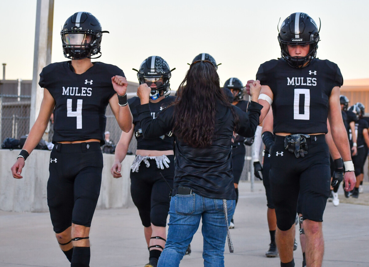 Unstoppable offense leads Mules back to playoffs