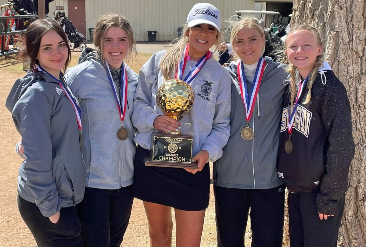 District golf champs