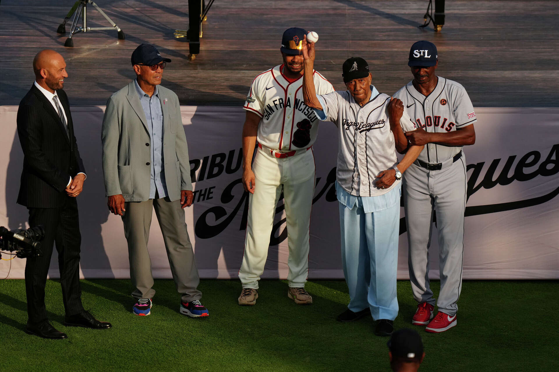 Reggie Jackson talks about racism he endured playing in Alabama