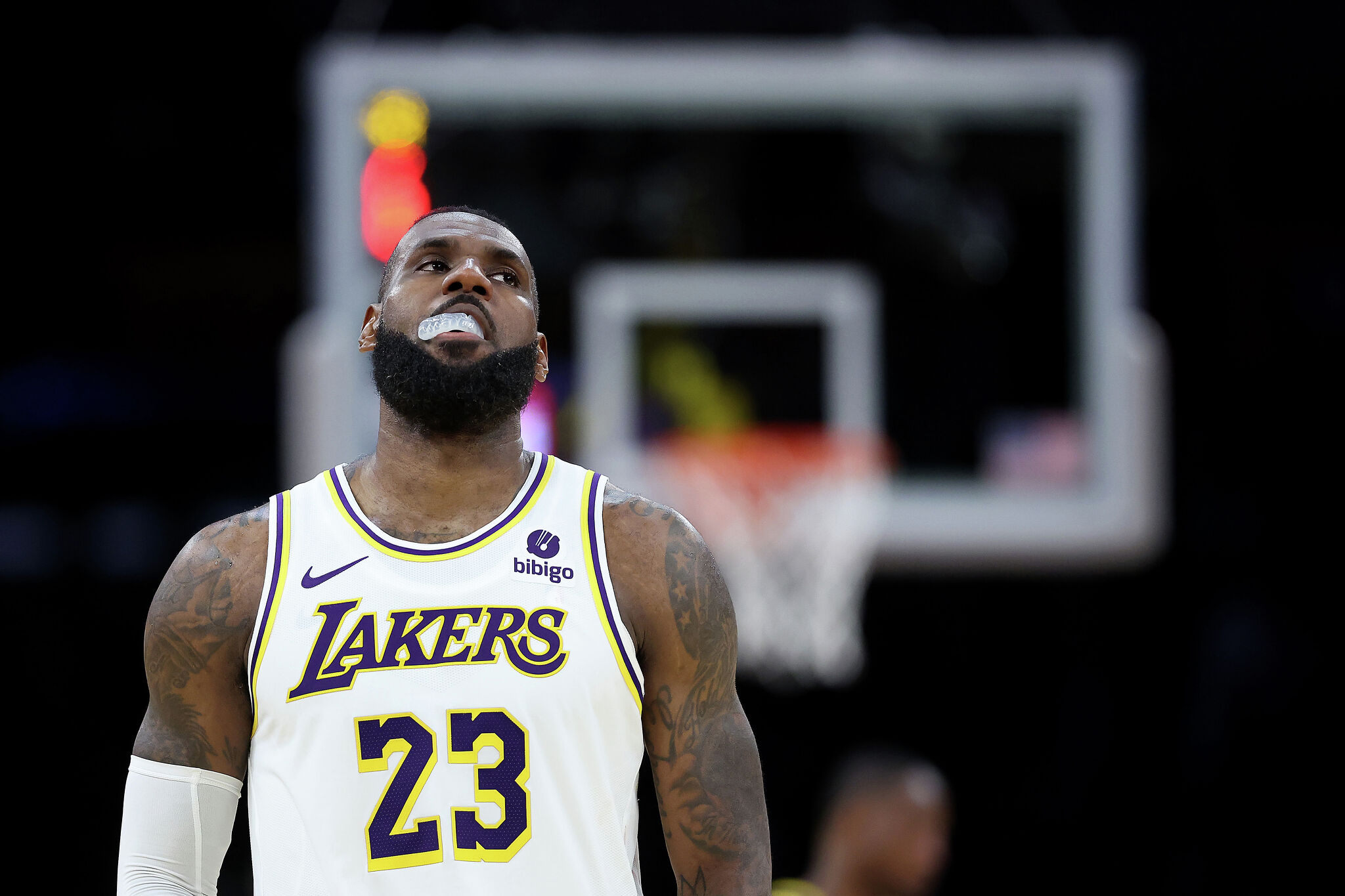 Get out, LeBron! Get out while you still can!
