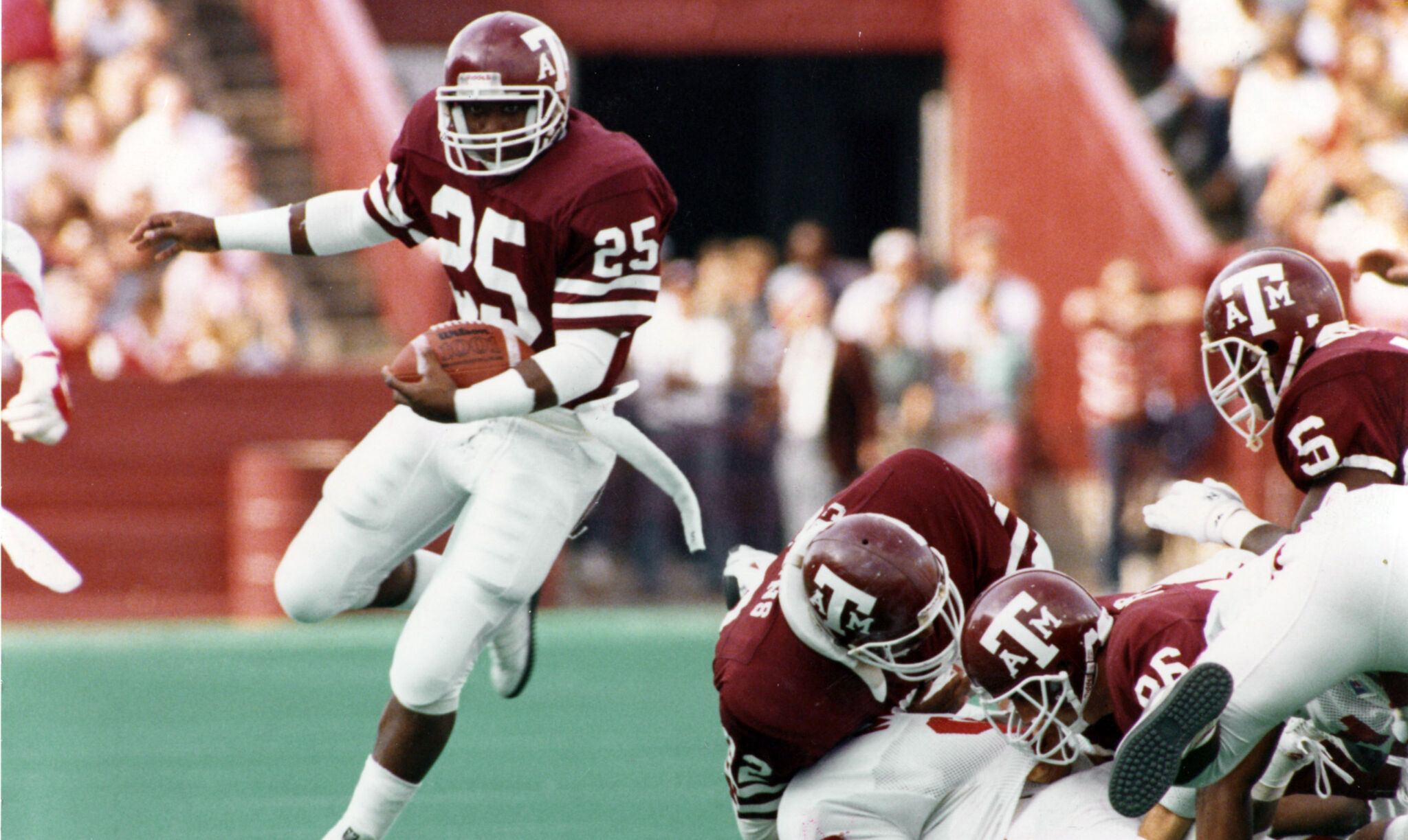 Texas A&M: Football star Darren Lewis dies of cancer at 55