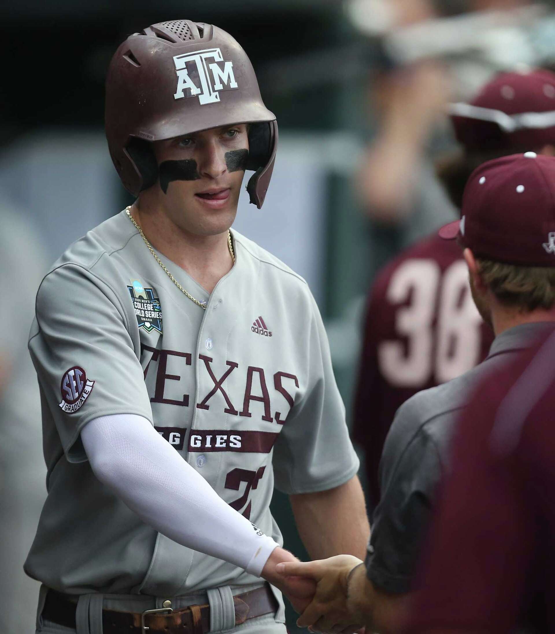 CWS: Texas A&M Aggies beat Tennessee Volunteers in Game 1